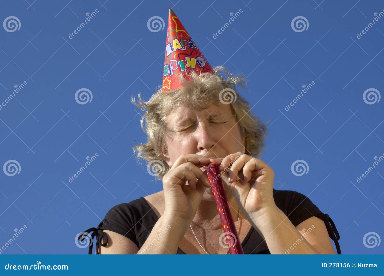 Mujer Con El Noisemaker En El Partido Foto de archivo - Imagen de azul ...