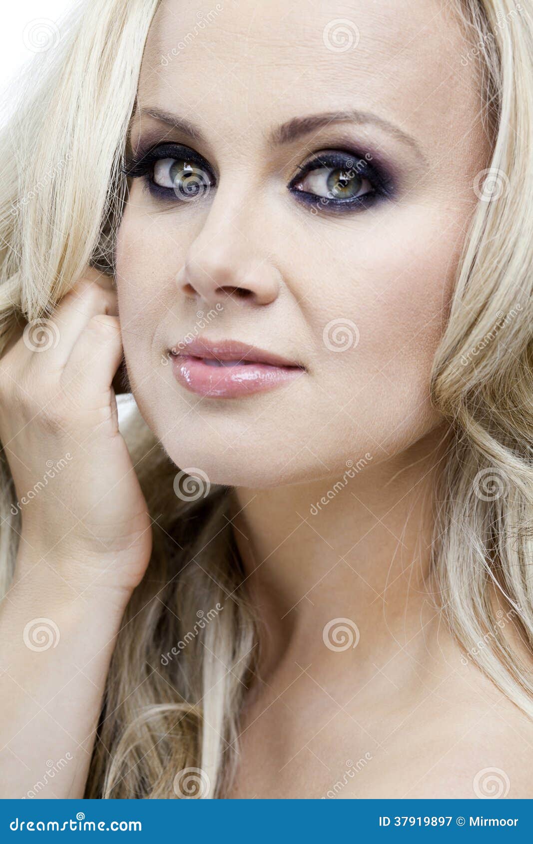 Mujer Con El Pelo Rubio Rizado. Imagen de archivo - Imagen de ...