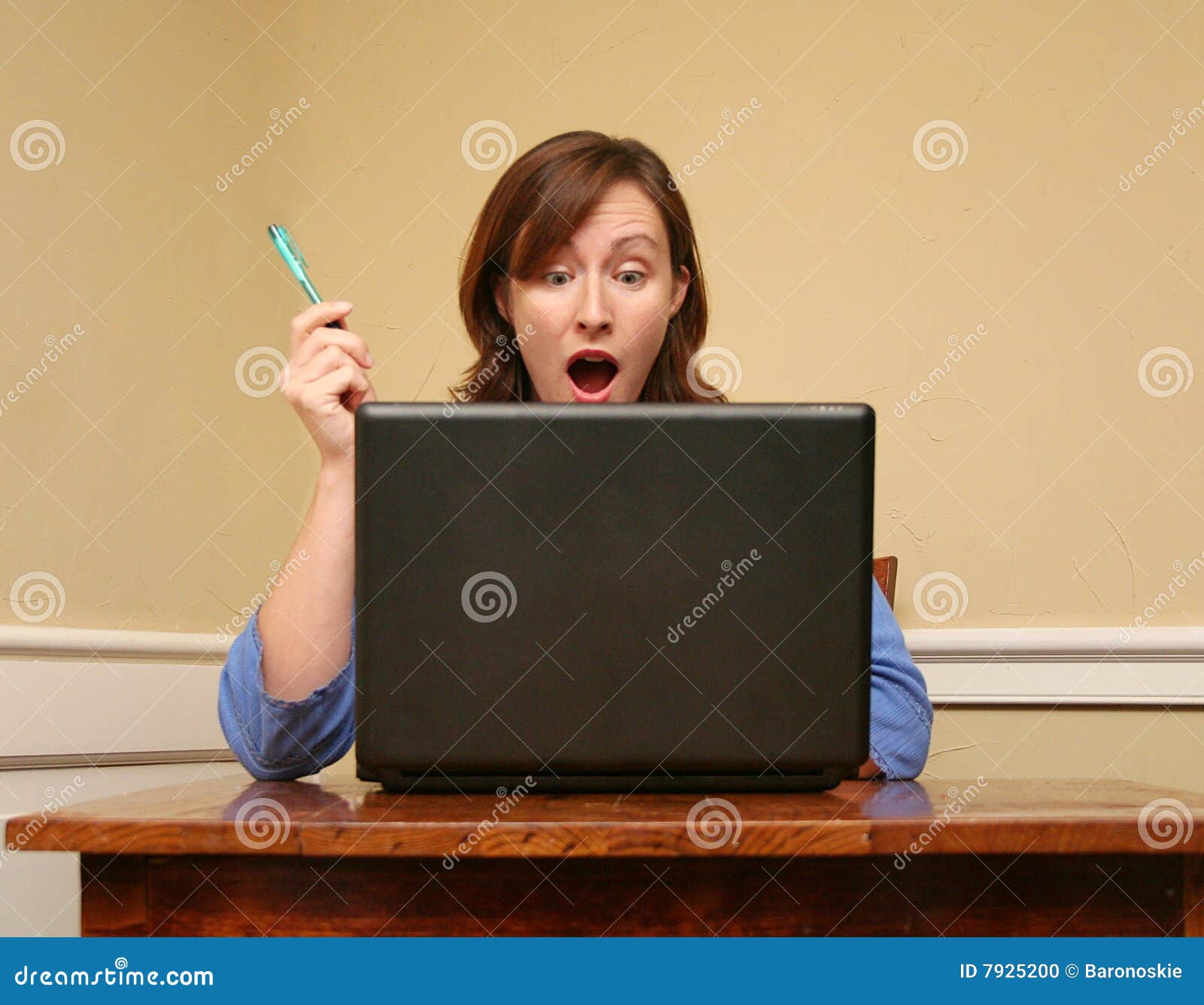 Mujer con idea foto de archivo. Imagen de morena, innove - 7925200