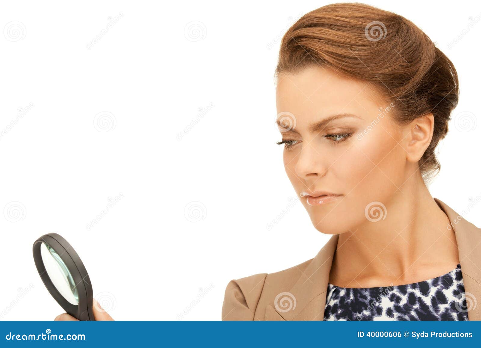 Mujer con la lupa foto de archivo. Imagen de instrumento - 40000606