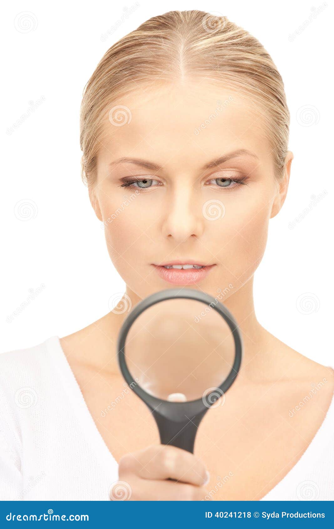 Mujer con la lupa foto de archivo. Imagen de atractivo - 40241218