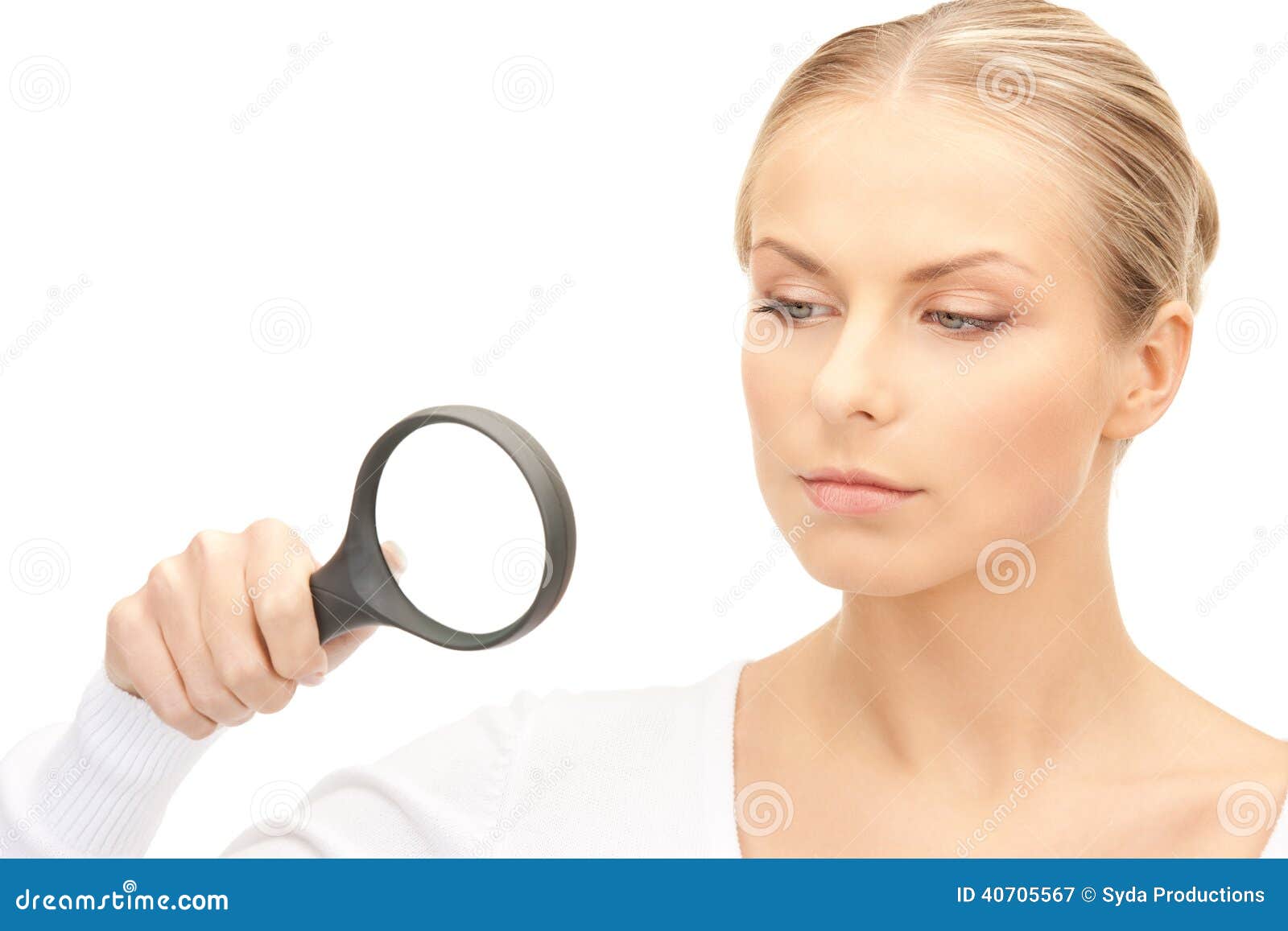 Mujer con la lupa imagen de archivo. Imagen de mirando - 40705567