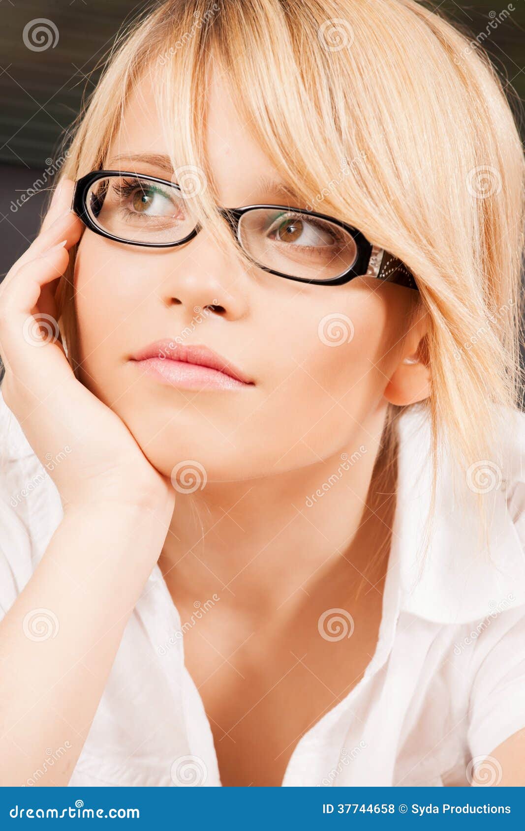 Mujer con las lentes foto de archivo. Imagen de hermoso - 37744658