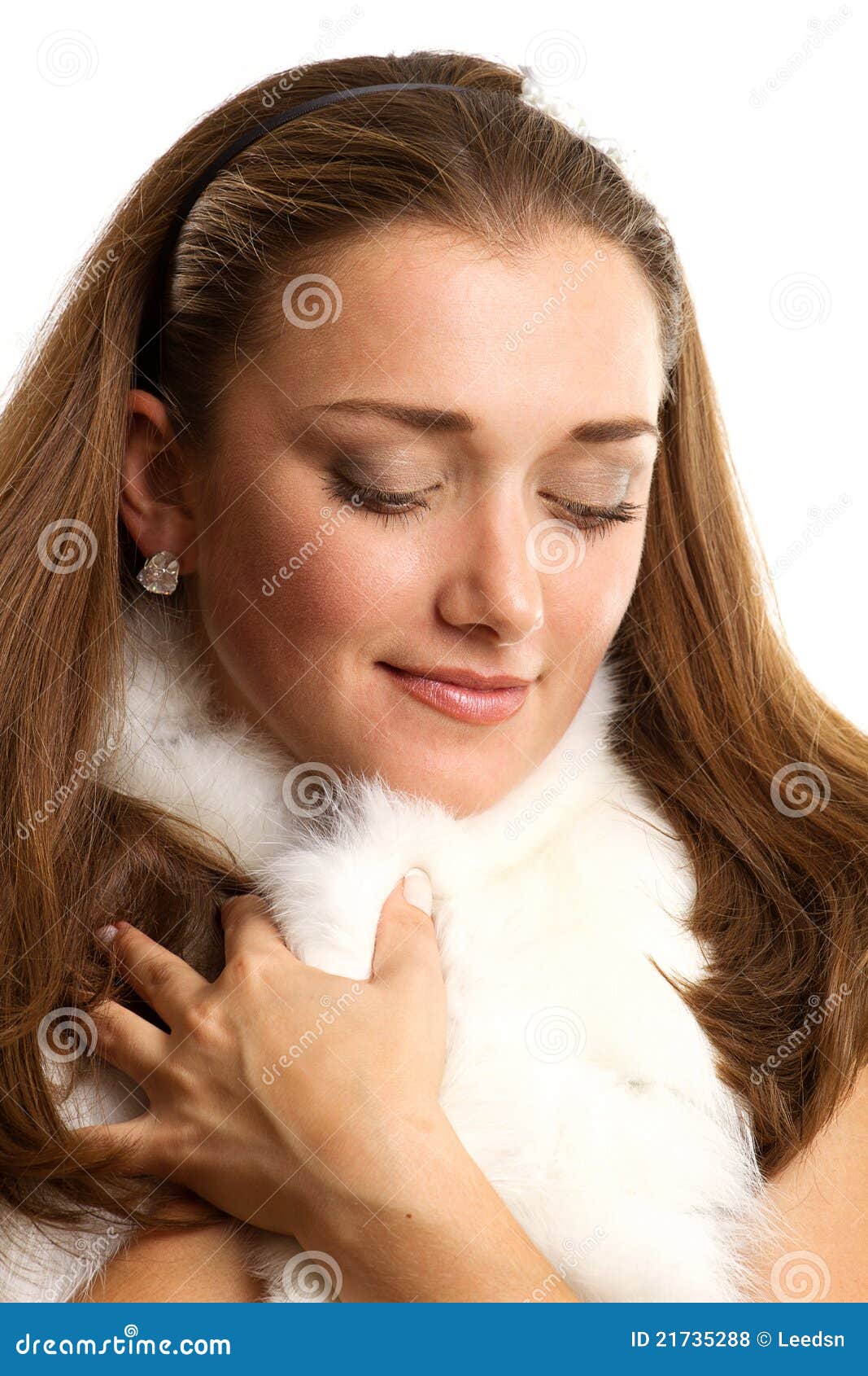 Mujer con las pieles foto de archivo. Imagen de sonrisa - 21735288