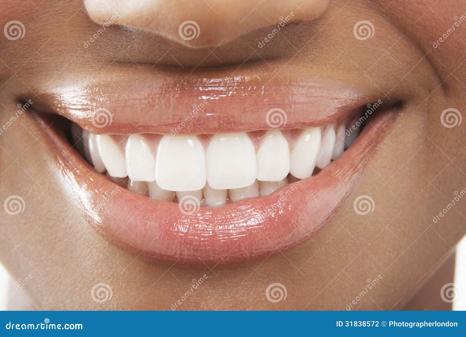 Mujer Con Los Dientes Blancos Perfectos Foto de archivo - Imagen de ...
