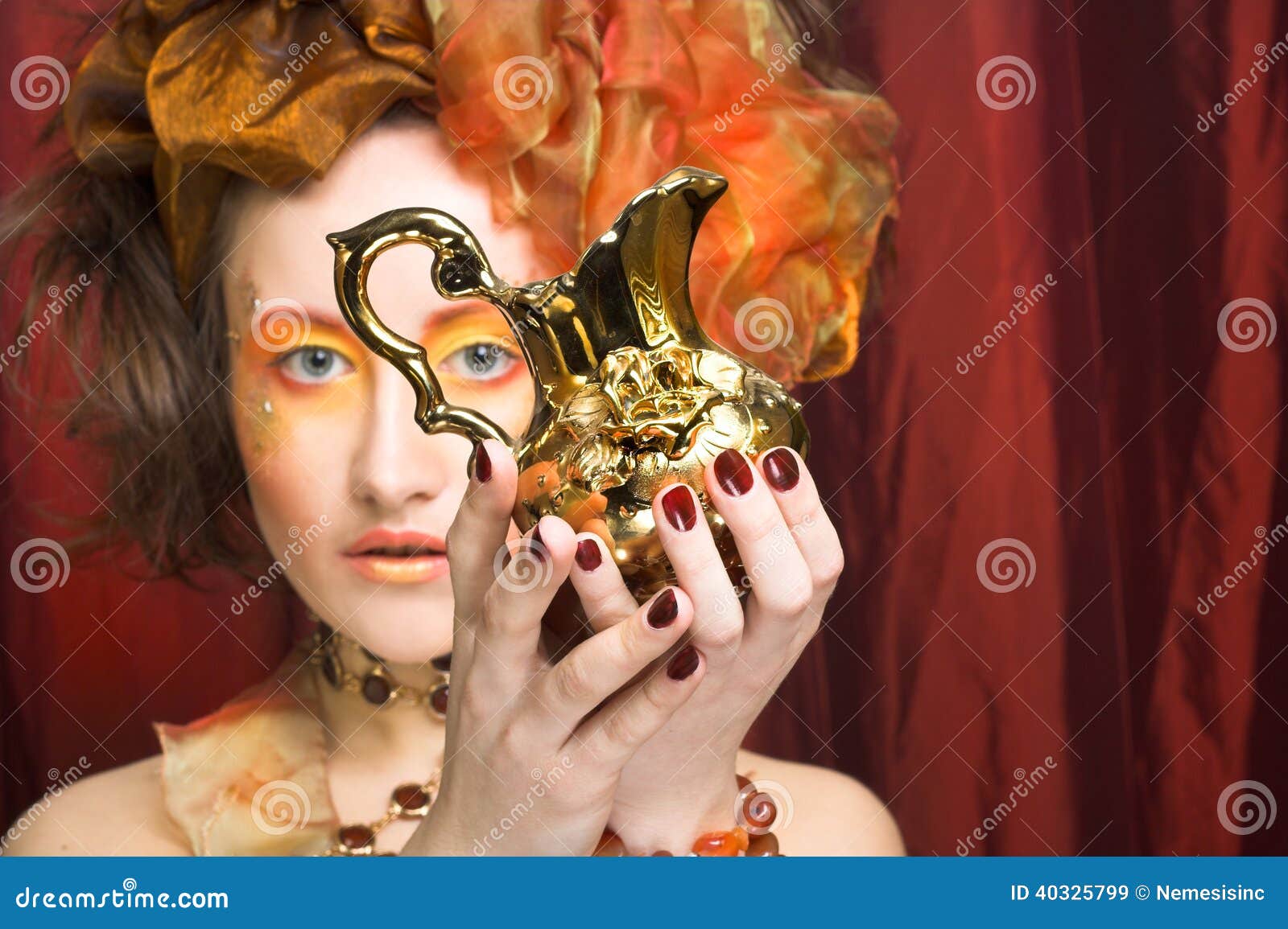 Mujer creativa imagen de archivo. Imagen de caliente - 40325799