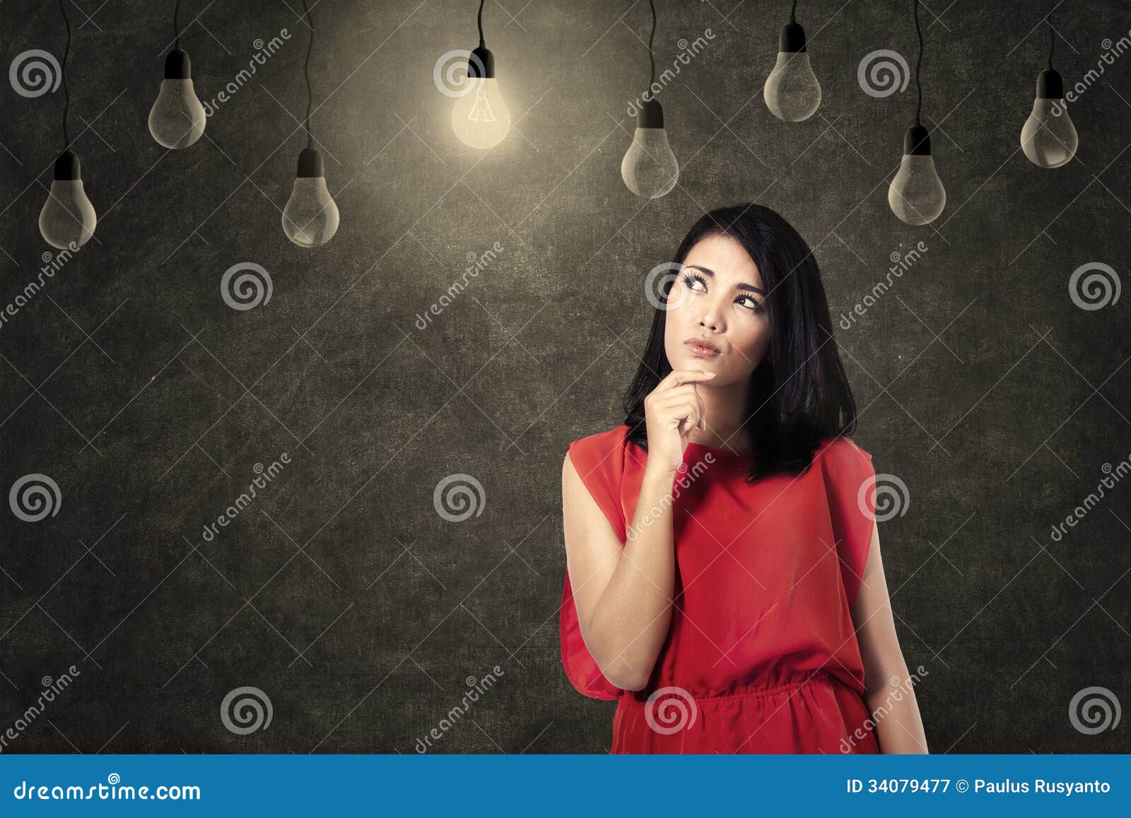 Mujer Creativa Que Piensa En Ideas Imagen de archivo - Imagen de ...