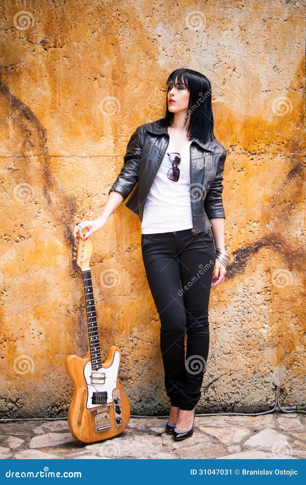 Mujer de la roca imagen de archivo. Imagen de estilo - 31047031