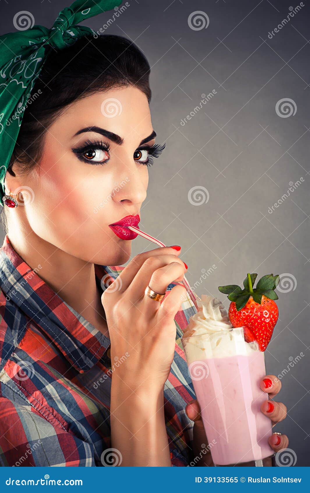 Mujer De Moda Hermosa En Estilo Retro Imagen de archivo - Imagen de ...