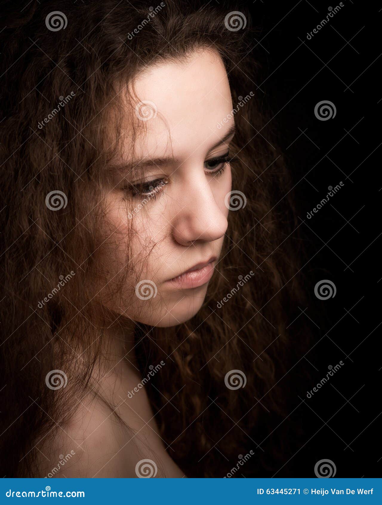 Mujer Del Adolescente Con Ginger Hair Rizado Largo Imagen de archivo ...