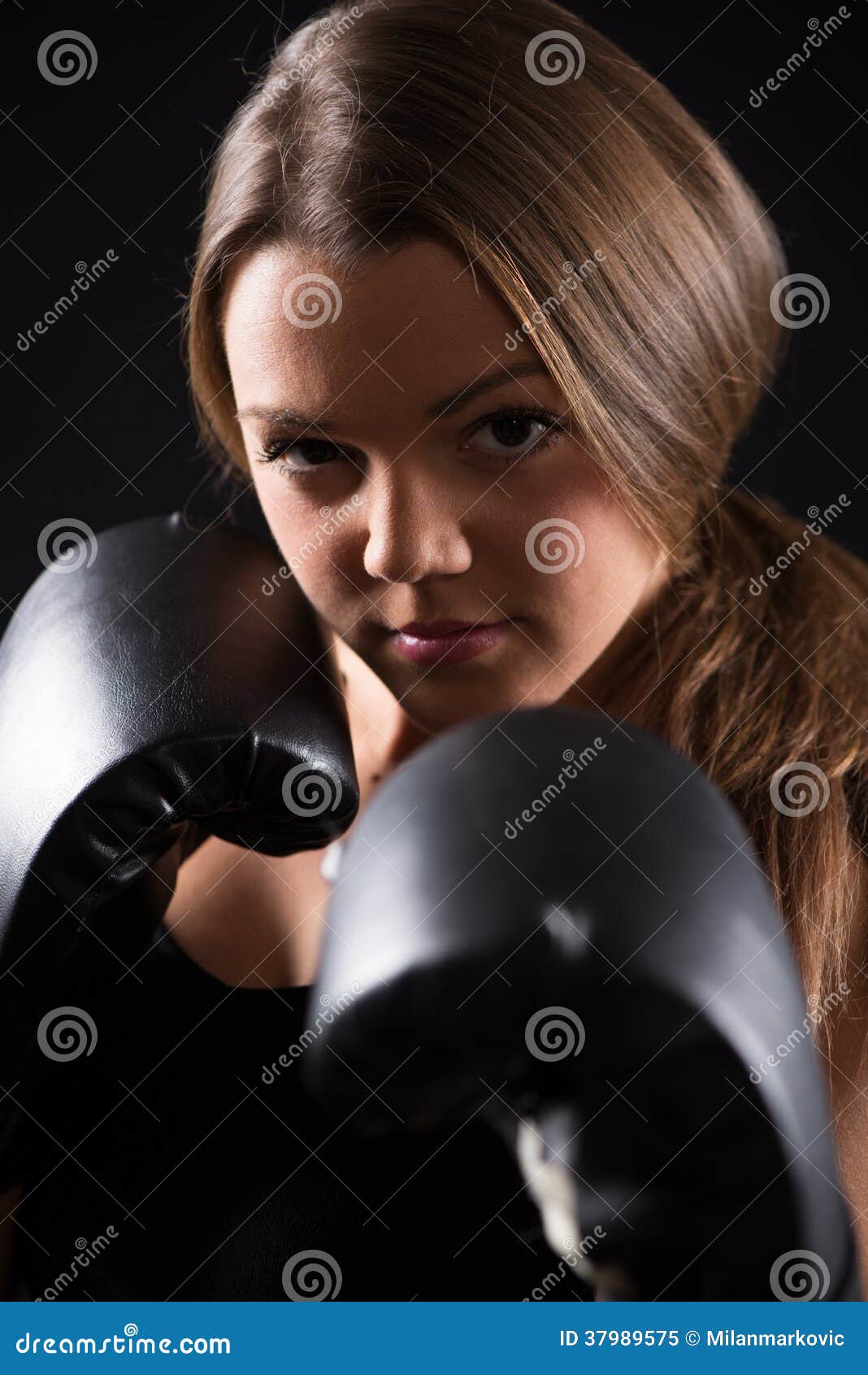 Mujer del boxeo imagen de archivo. Imagen de defensa - 37989575