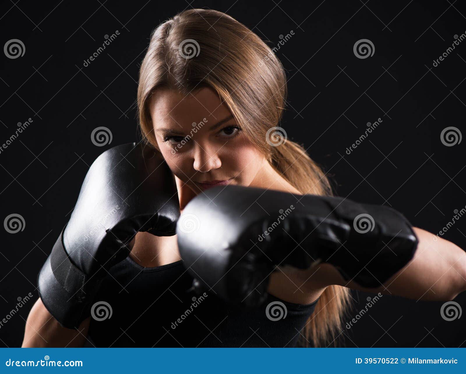 Mujer del boxeo foto de archivo. Imagen de entrenamiento - 39570522
