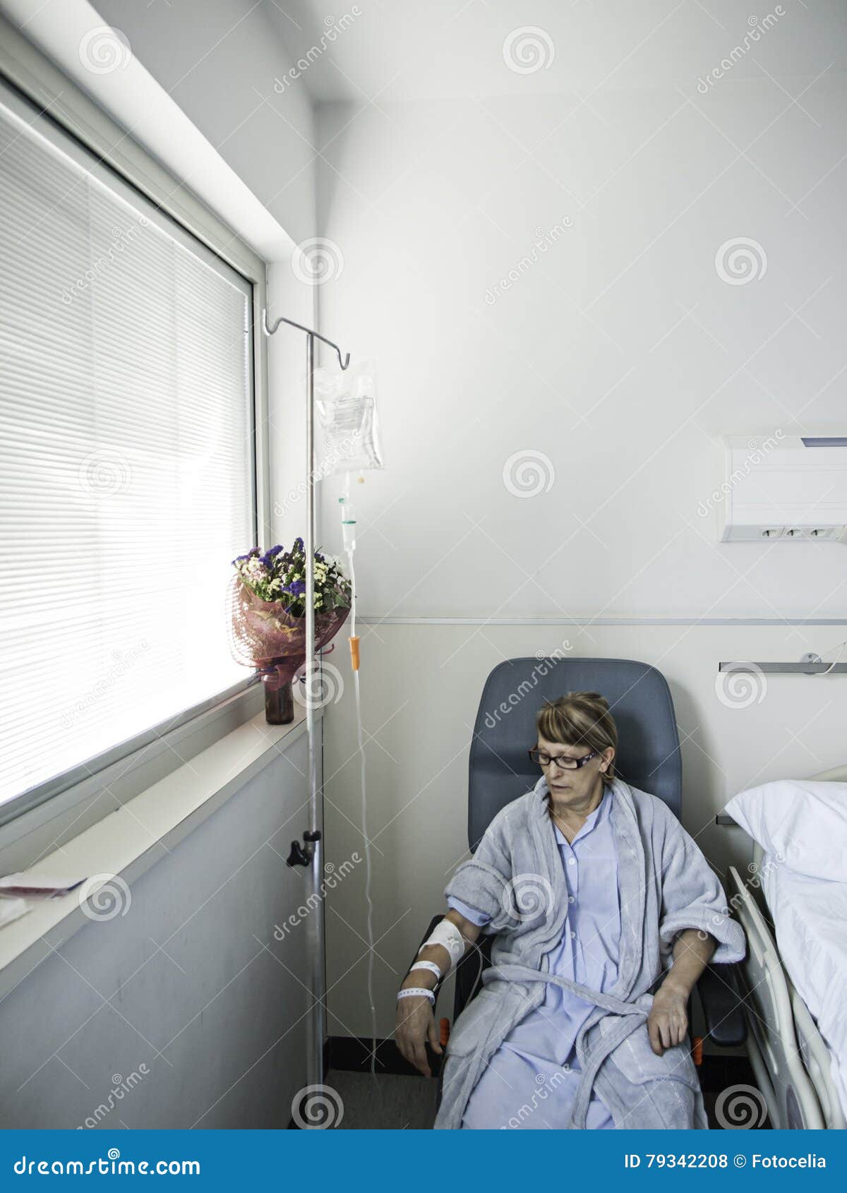 Mujer Del Enfermo Del Hospital Foto de archivo - Imagen de médico ...