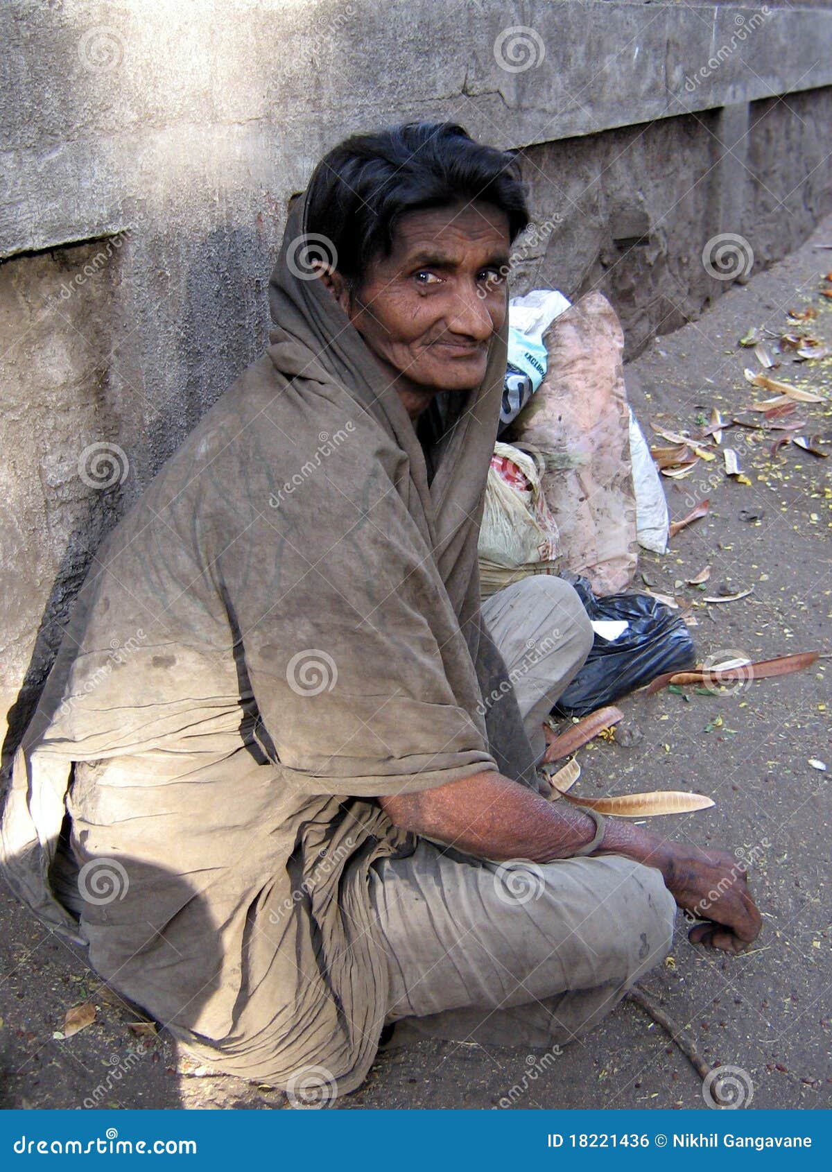 Mujer del mendigo foto editorial. Imagen de mendigo, mayor - 18221436