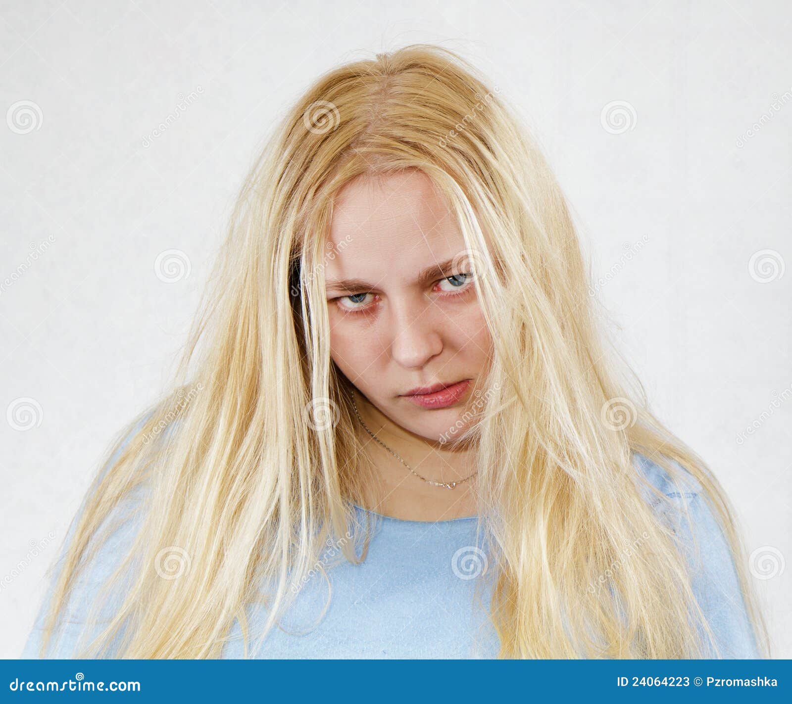 Mujer disheveled loca imagen de archivo. Imagen de pared - 24064223