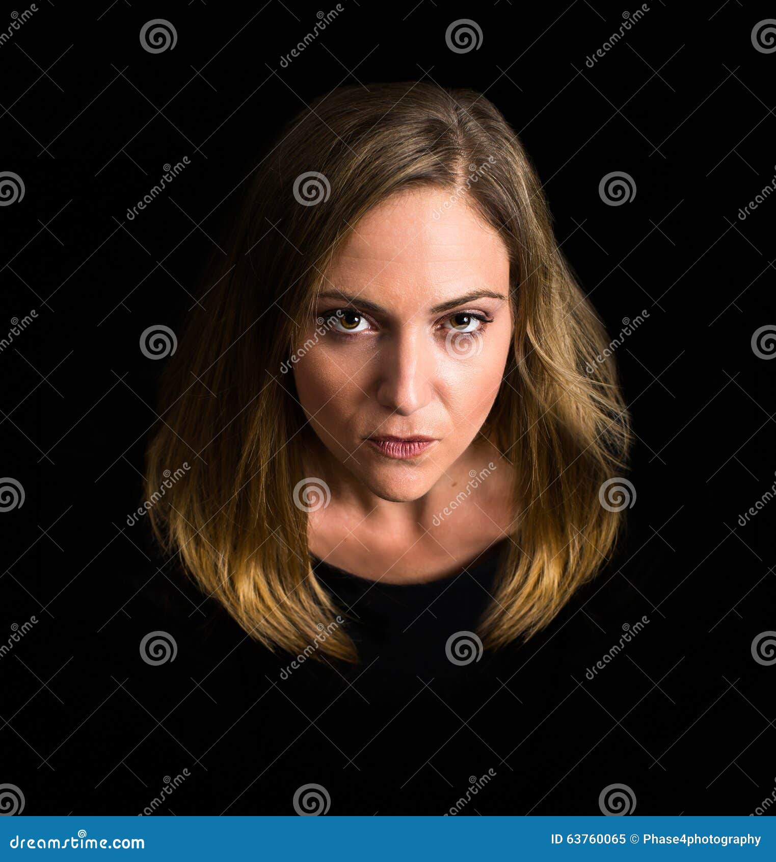 Mujer dramática imagen de archivo. Imagen de pena, tristeza - 63760065