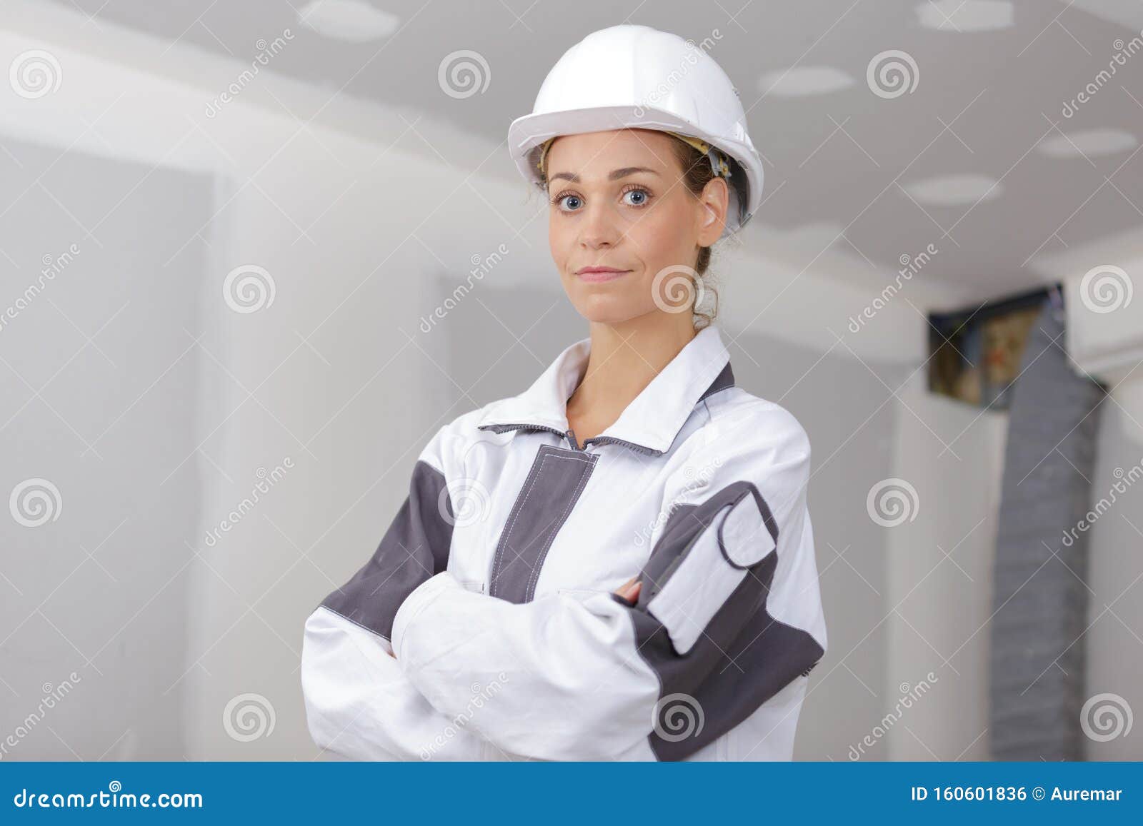 Mujer Edificadora De Retratos Foto de archivo - Imagen de ingeniero, aislado: 160601836