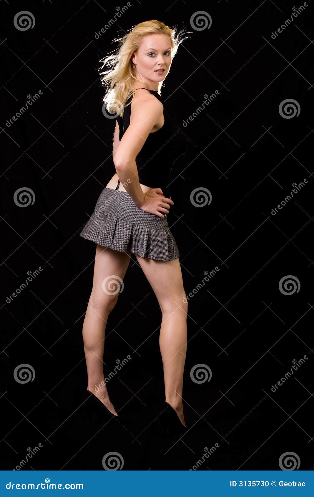 Mujer en mini falda foto de archivo. Imagen de retrato - 3135730