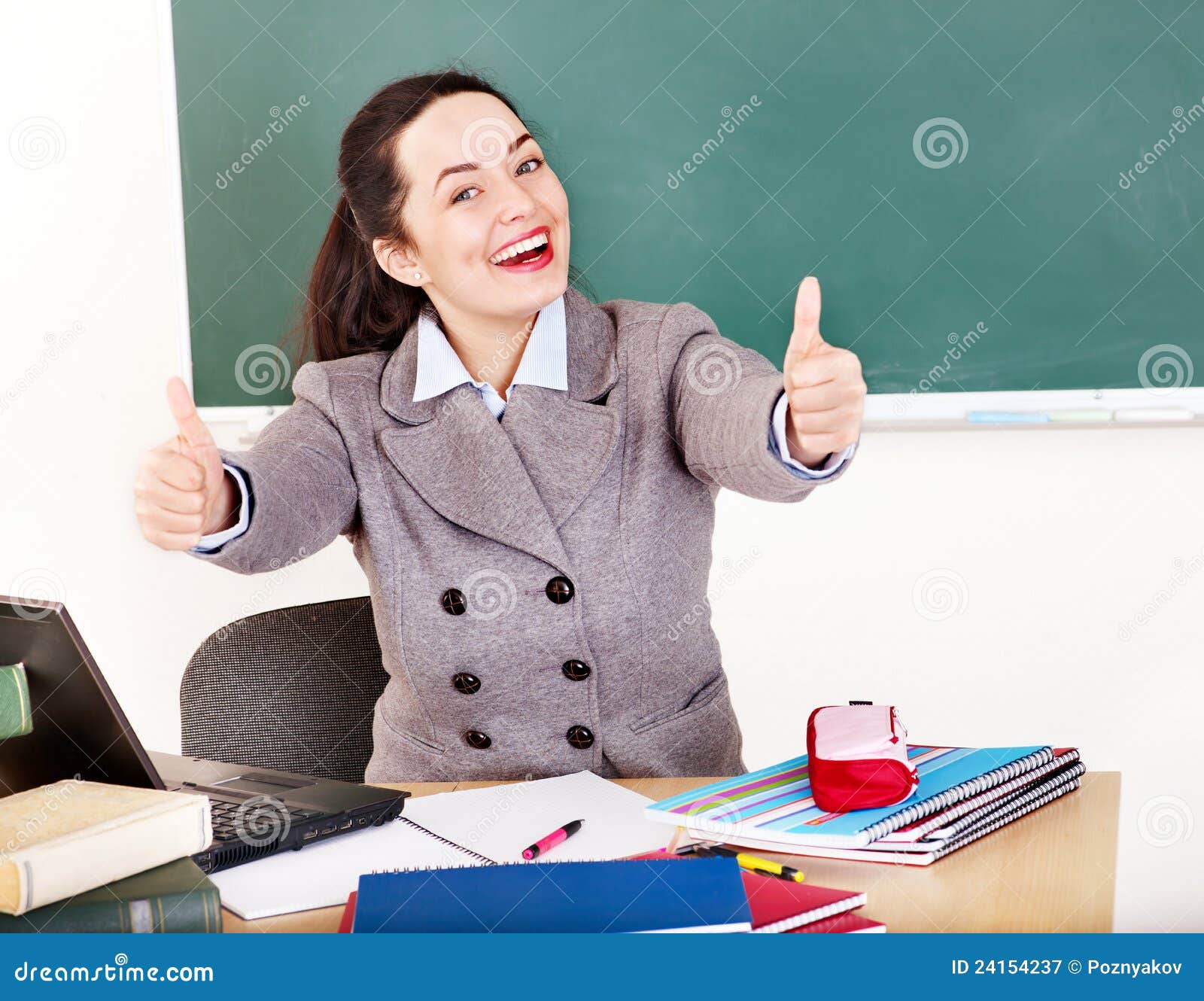 Mujer en sala de clase. imagen de archivo. Imagen de feliz - 24154237
