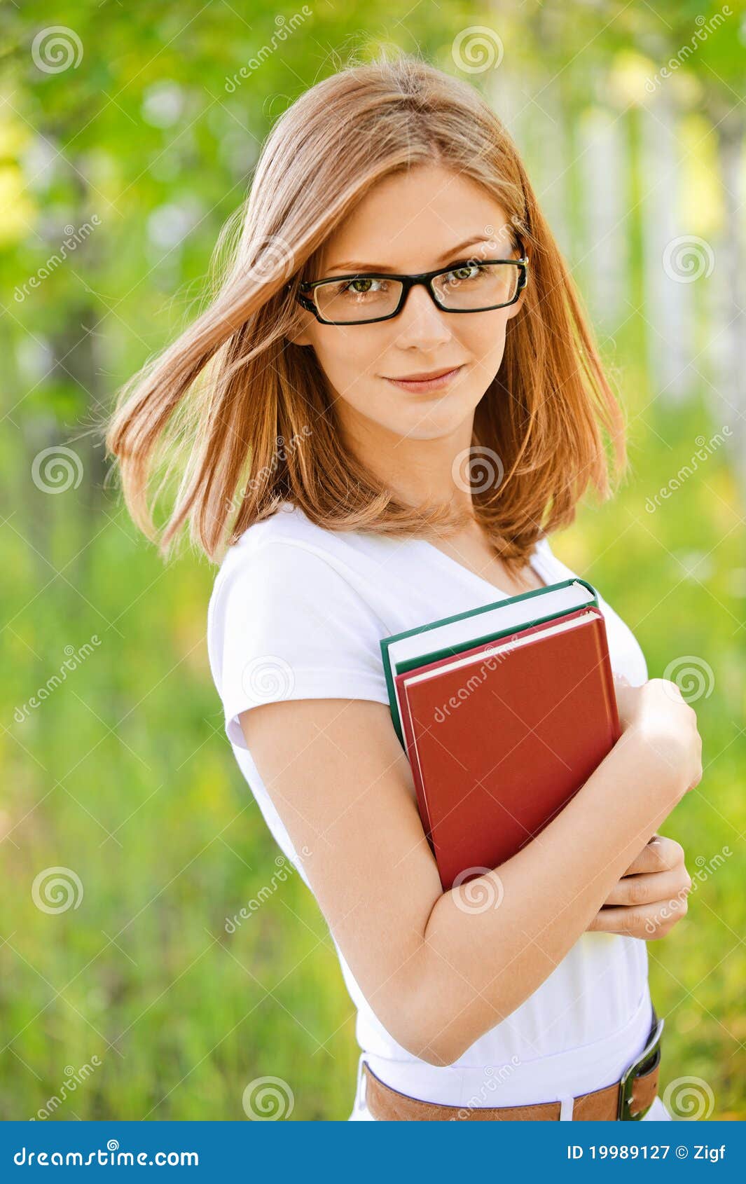 Mujer-estudiante Con Los Libros En Manos Imagen de archivo - Imagen de ...