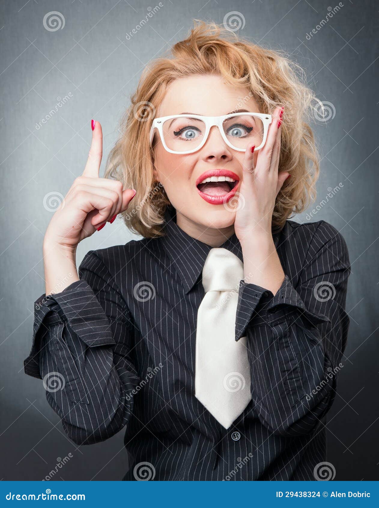 Mujer expresiva foto de archivo. Imagen de brazo, camisa - 29438324