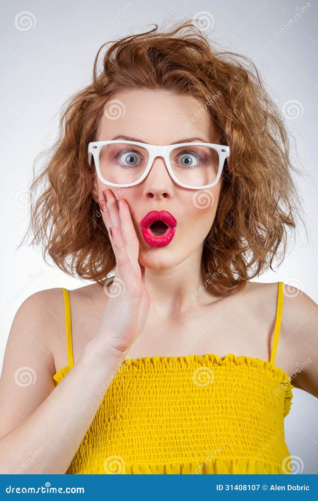 Mujer expresiva imagen de archivo. Imagen de retro, anteojos - 31408107
