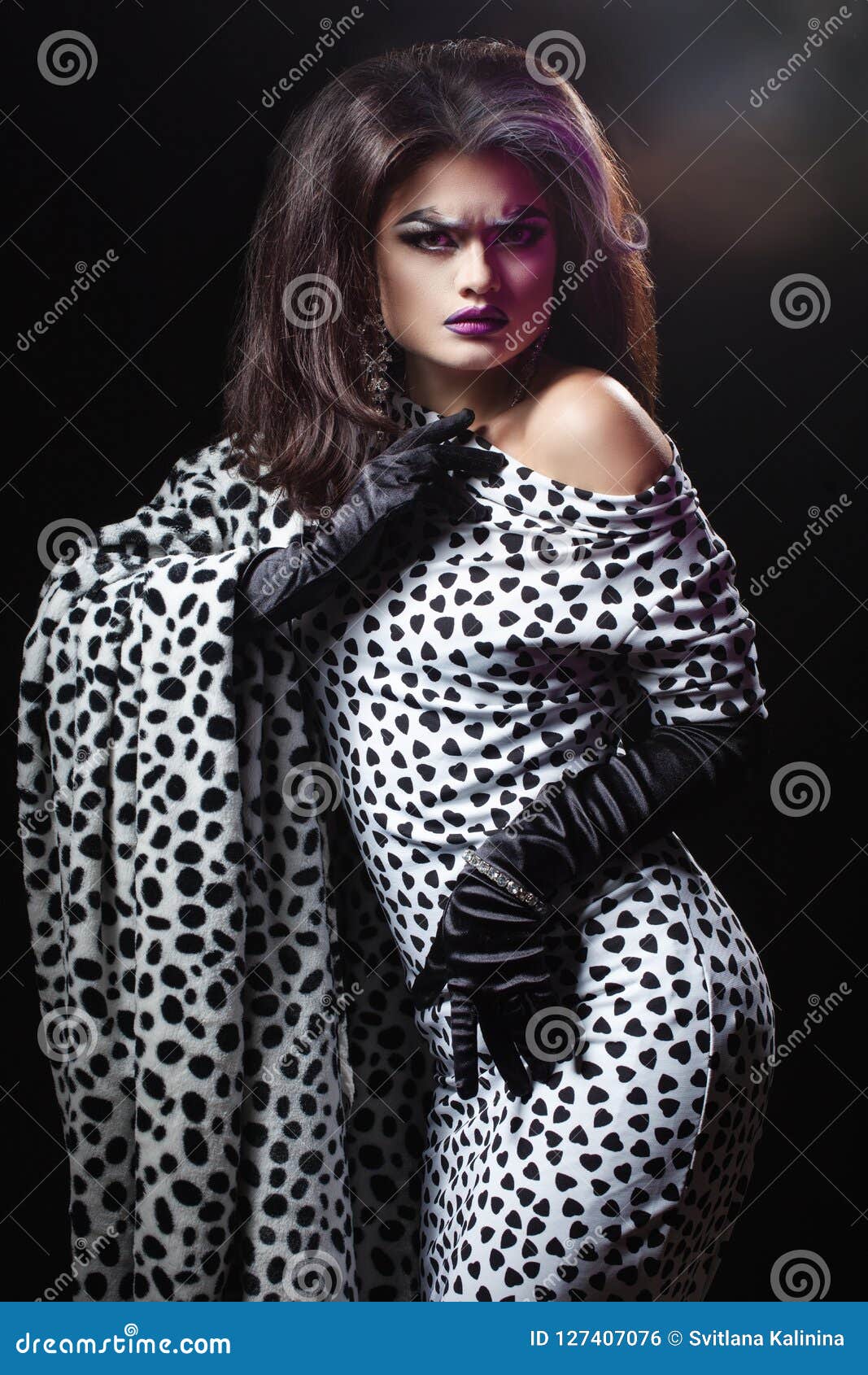 Mujer Extravagante Y Elegante Foto de archivo - Imagen de punto, modelo ...