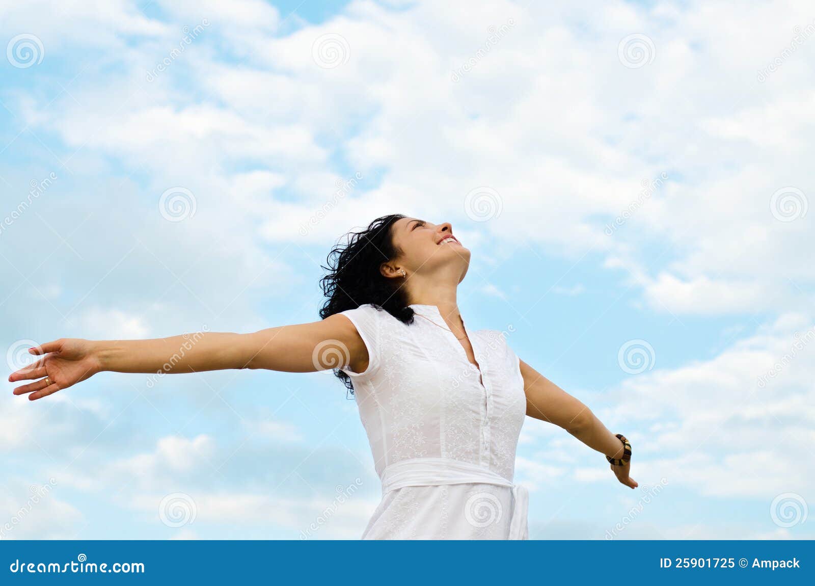 Mujer Feliz Con Los Brazos Extendidos Imagen de archivo - Imagen de ...