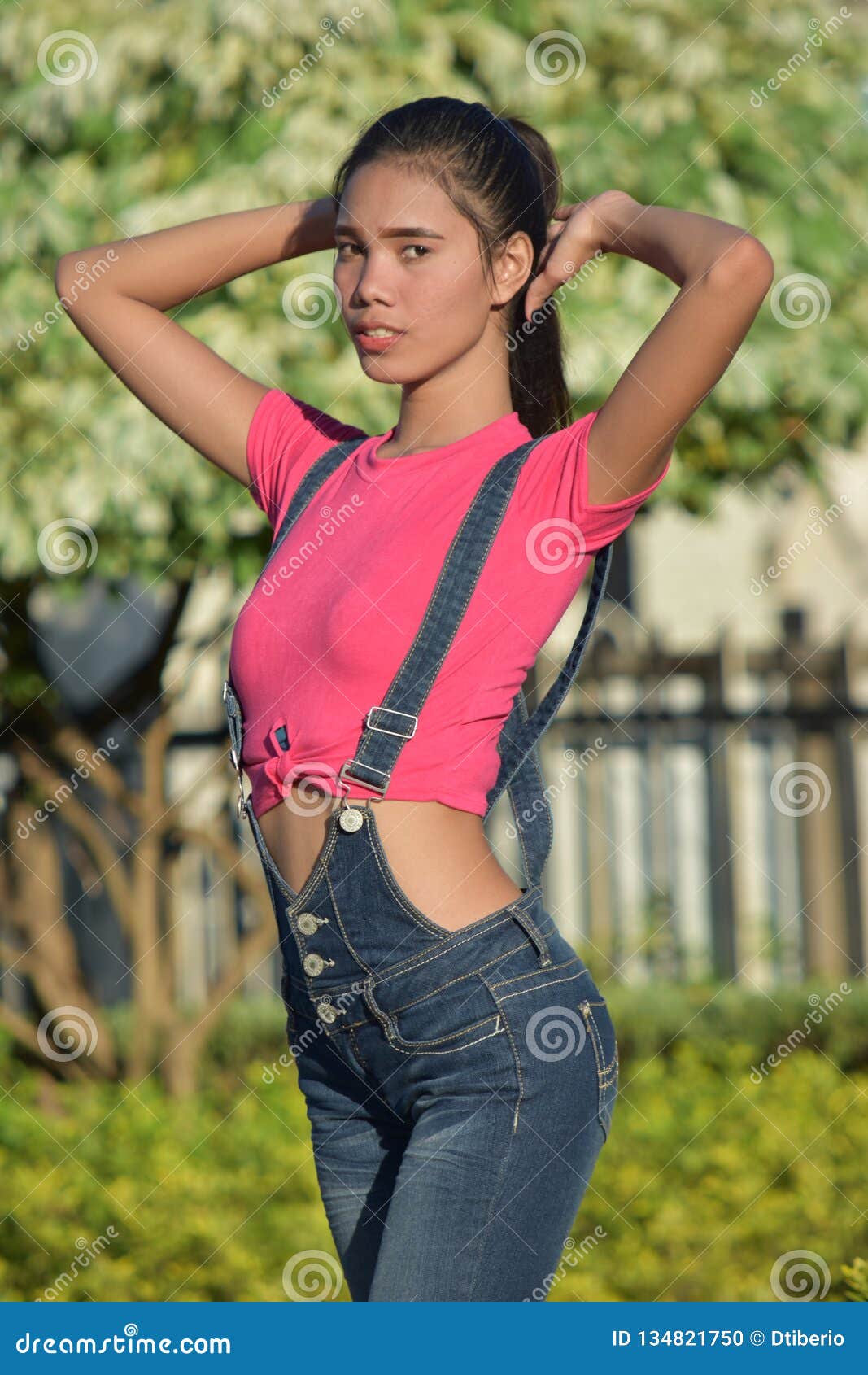 Mujer Femenina Diversa Delgada Foto De Archivo Imagen De Delgado