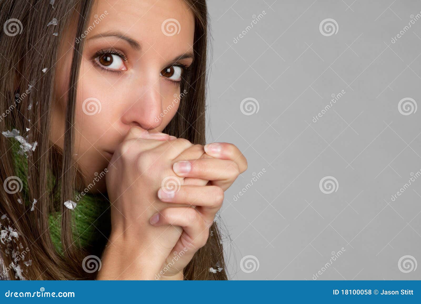 Mujer fría foto de archivo. Imagen de lindo, belleza - 18100058