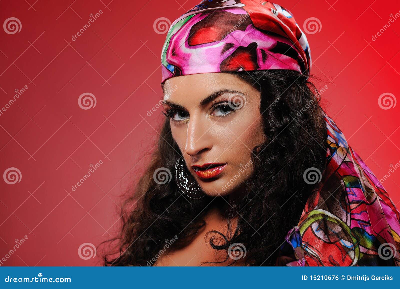 Mujer Gitana Hermosa Con Maquillaje Brillante Foto de archivo - Imagen ...