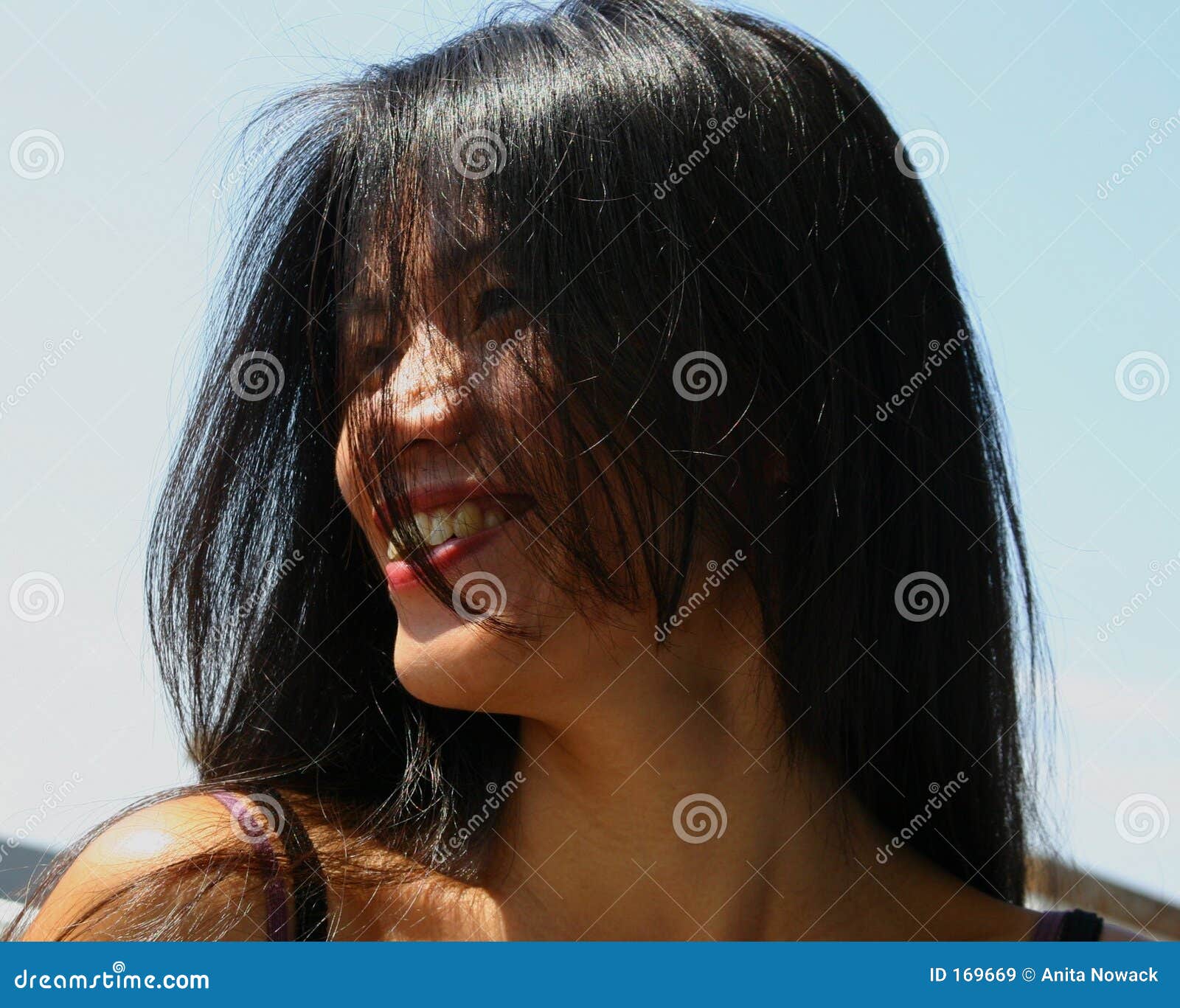 Mujer Hermosa Con El Pelo Negro Largo Imagen de archivo - Imagen de ...