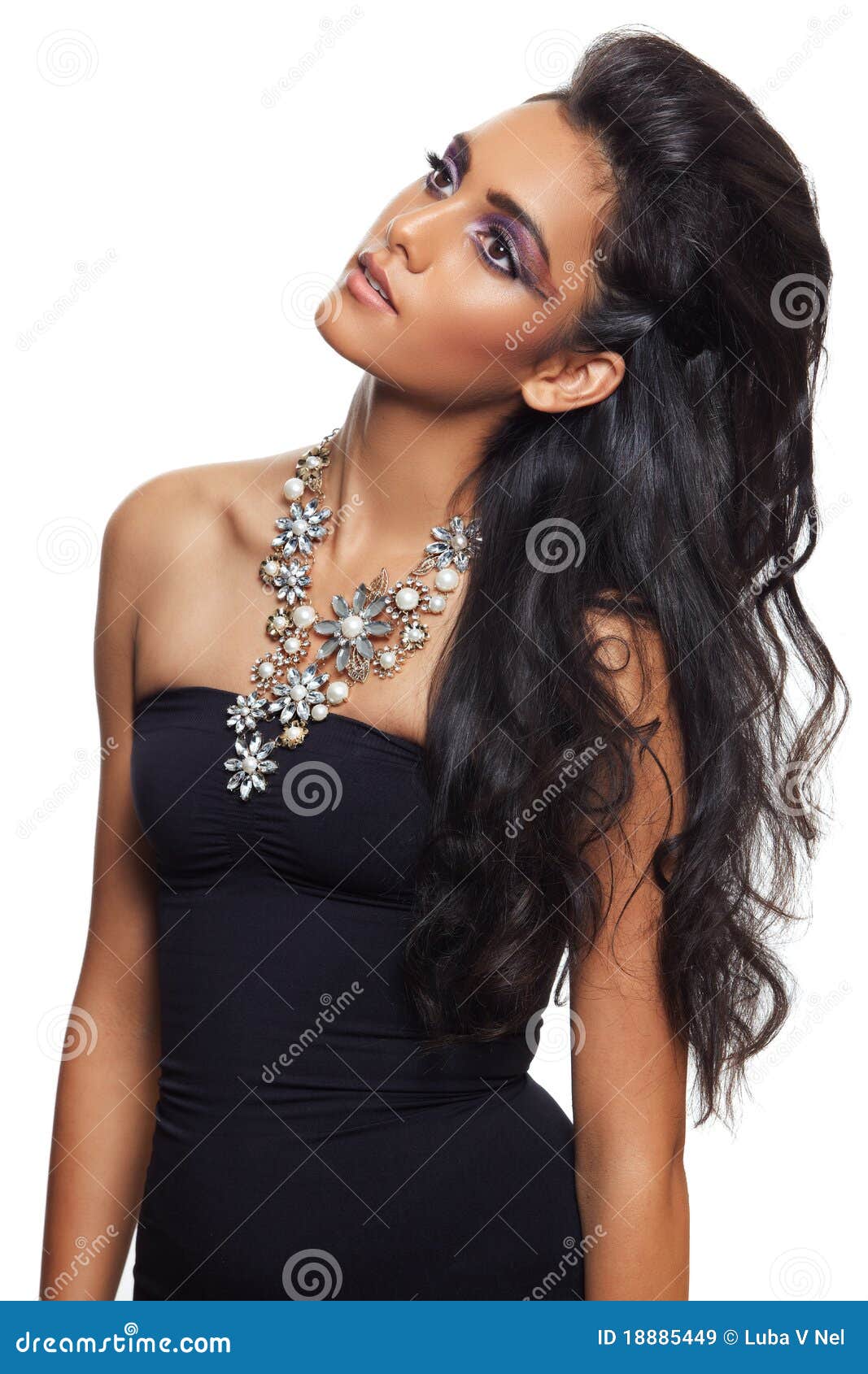 Mujer Hermosa Con El Pelo Rizado Negro Largo Imagen de archivo - Imagen ...