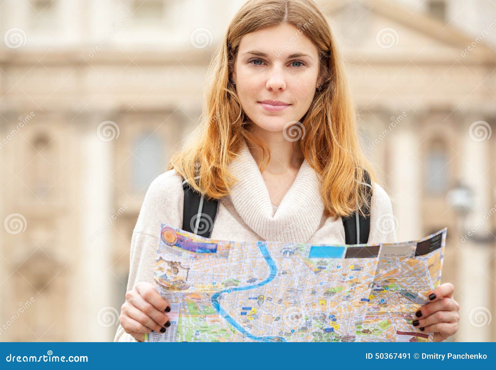 Mujer Hermosa Joven Con El Mapa Imagen de archivo - Imagen de hembra ...