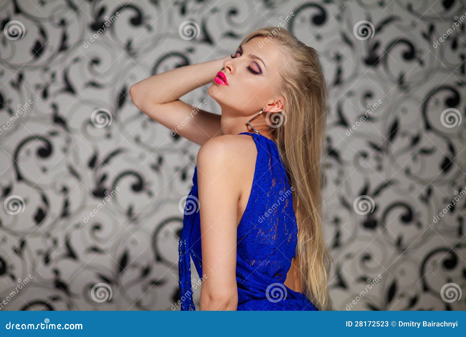 Mujer imponente imagen de archivo. Imagen de hermoso - 28172523