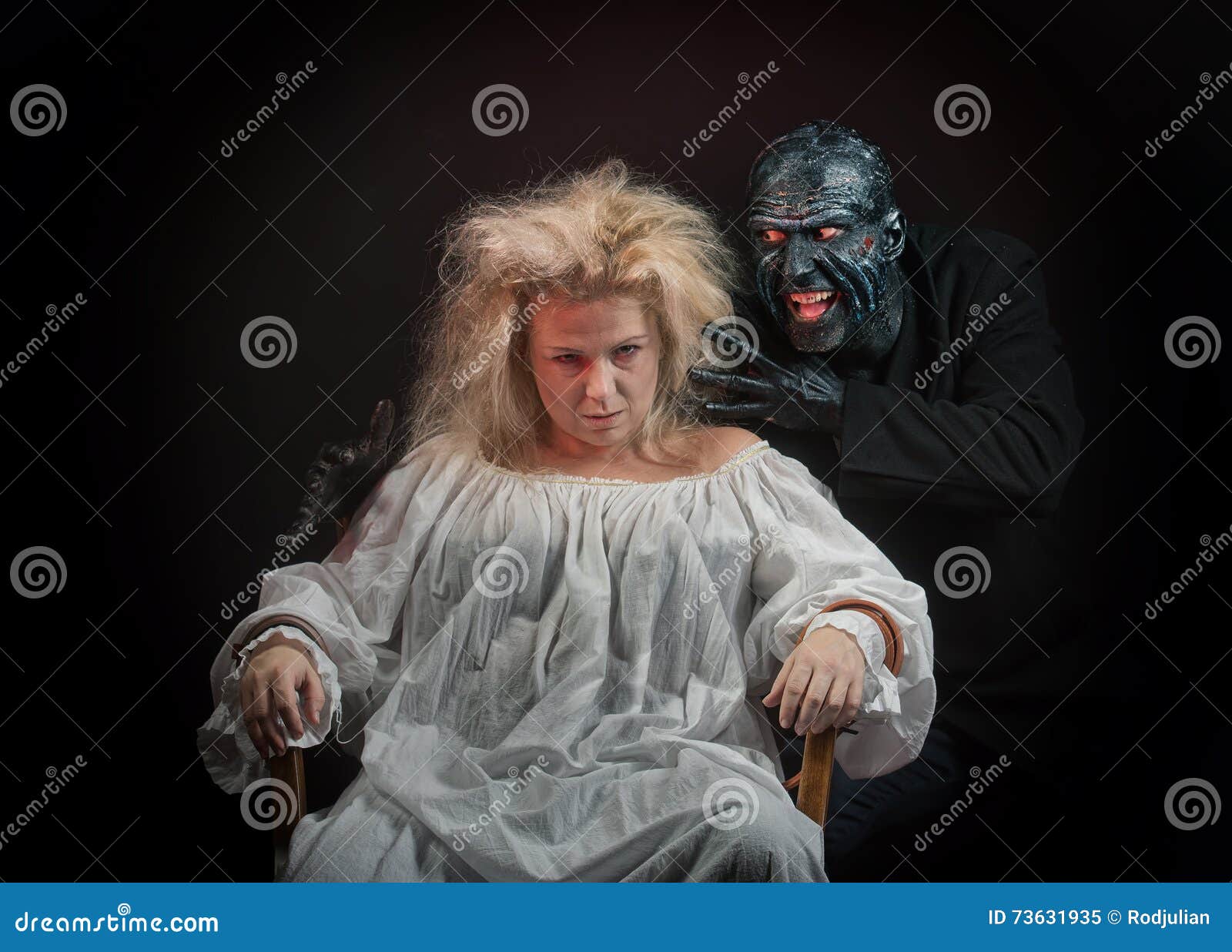 Mujer Insana Y Su Monstruo Interno Imagen de archivo - Imagen de ...