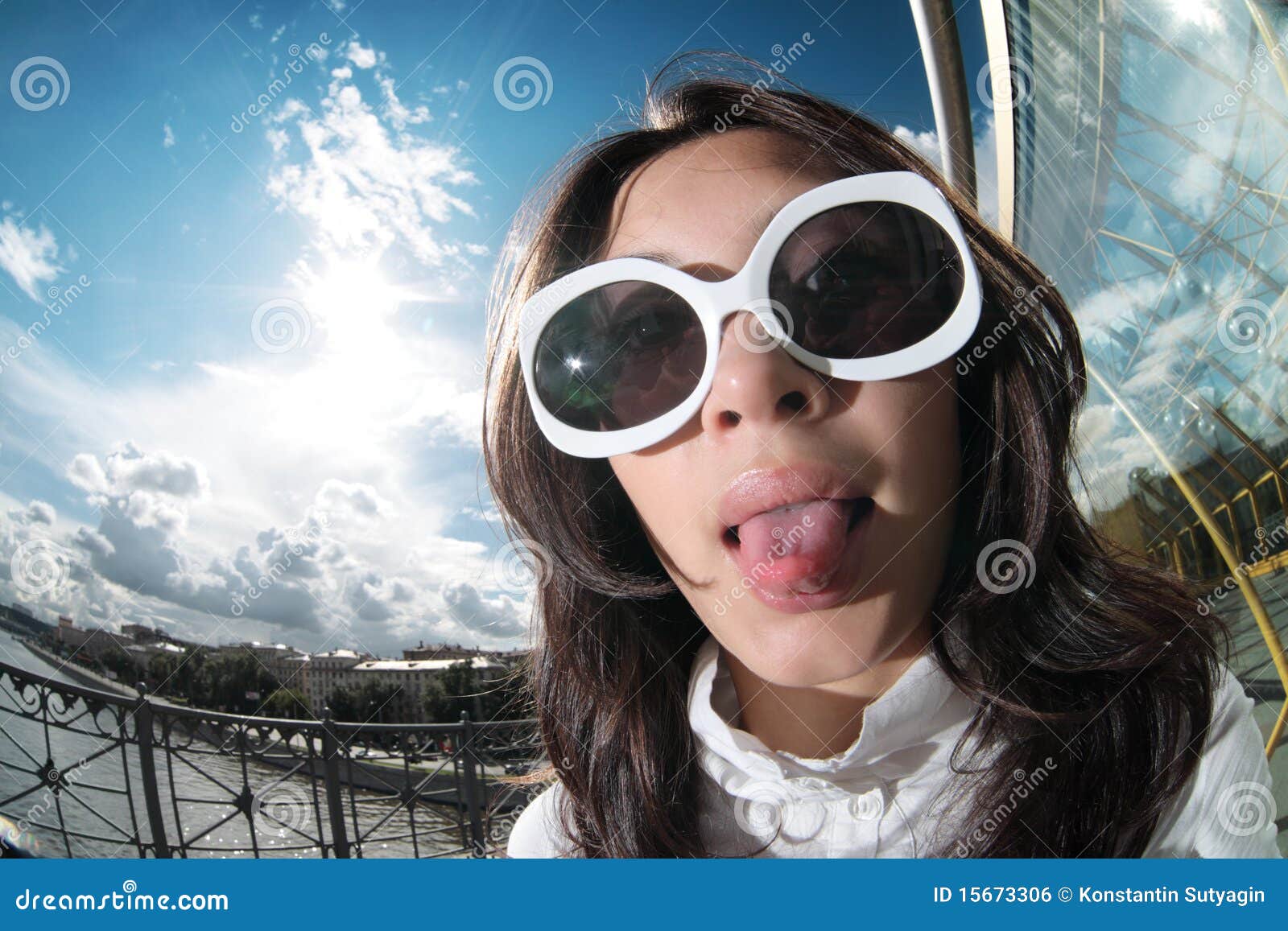 Mujer joven cobarde foto de archivo. Imagen de divertido - 15673306