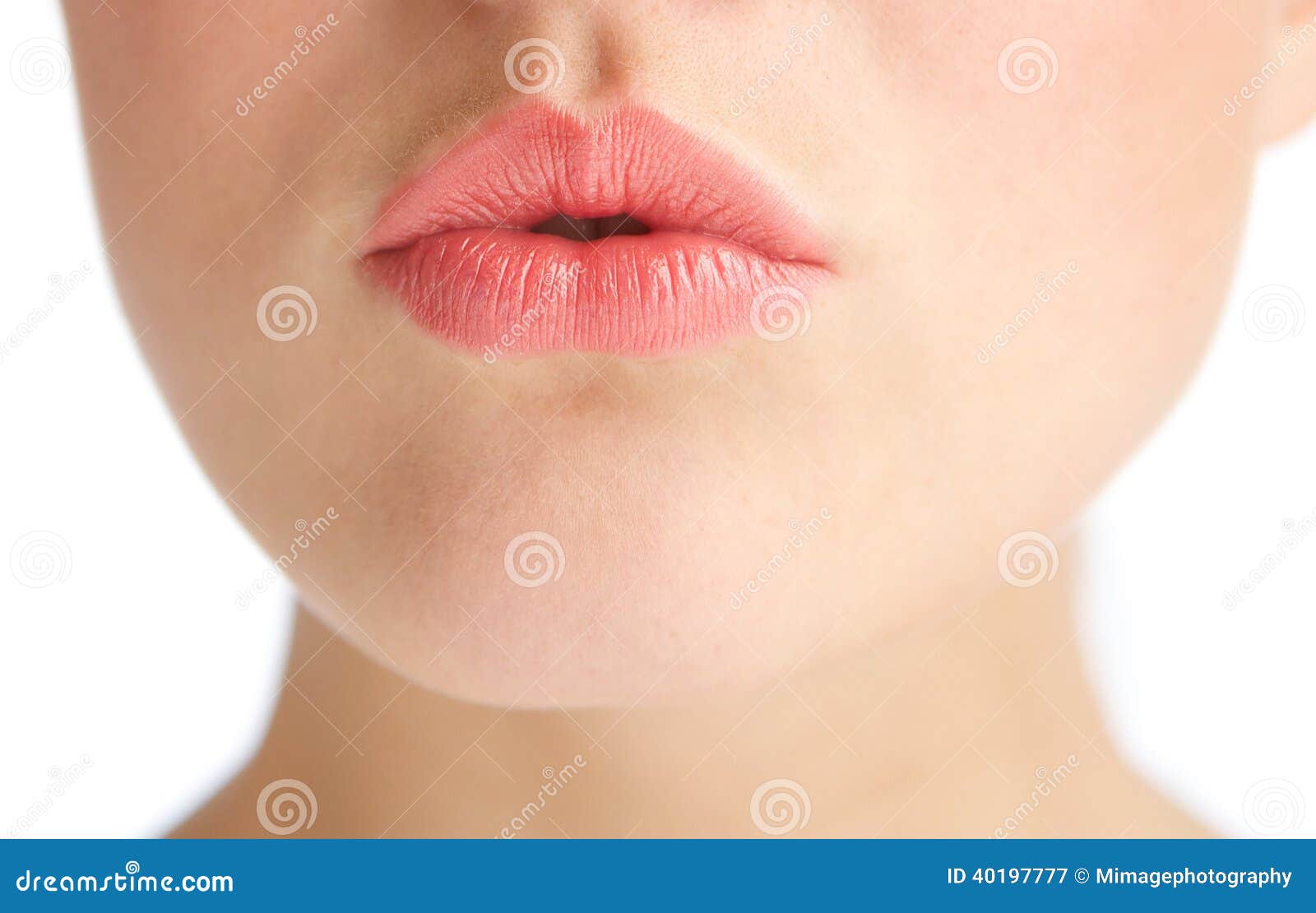 Mujer Joven Hermosa Con Los Labios Que Se Besan Imagen de archivo ...