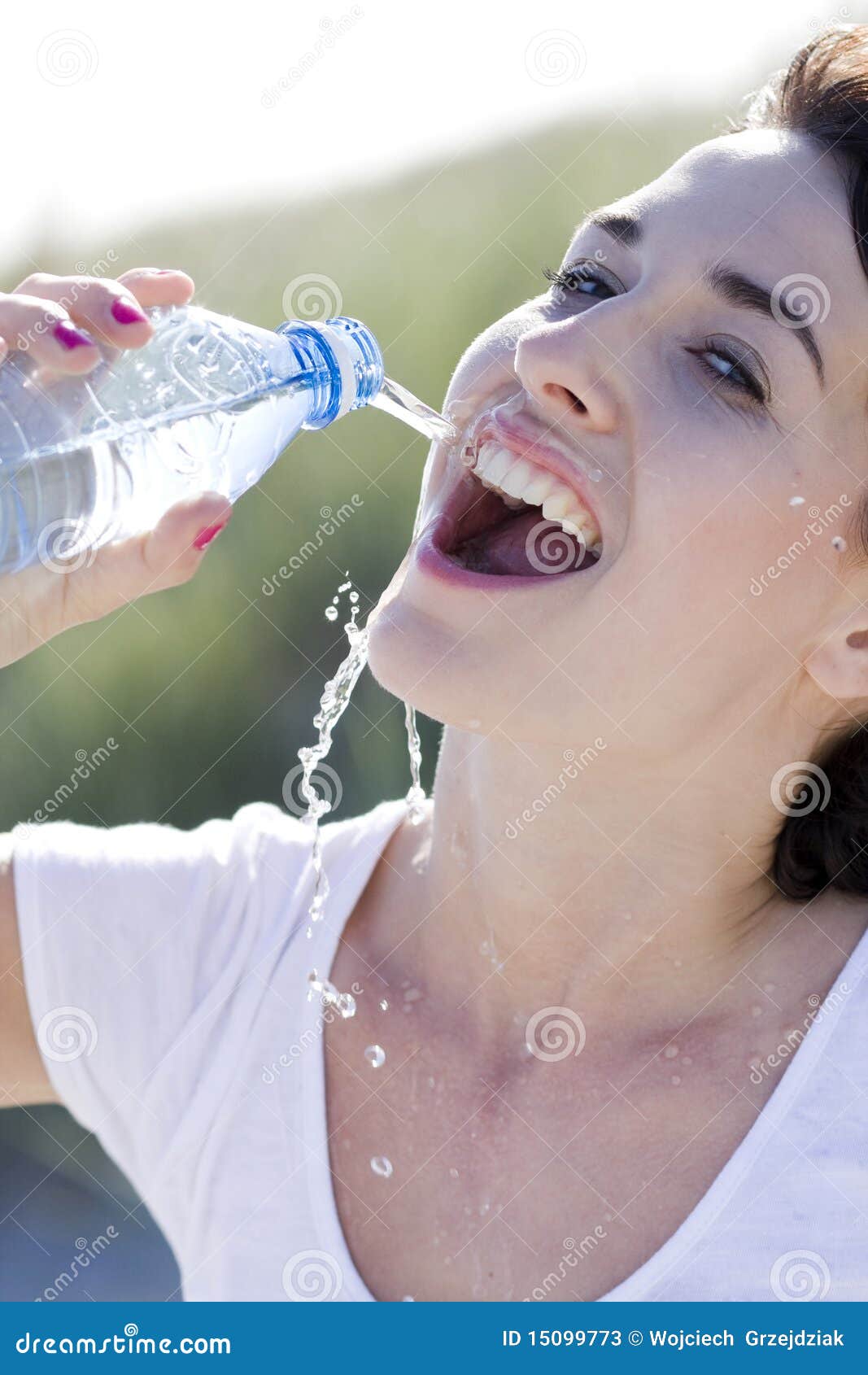 Mujer Joven Hermosa Sedienta Imagen de archivo - Imagen de almuerzo ...