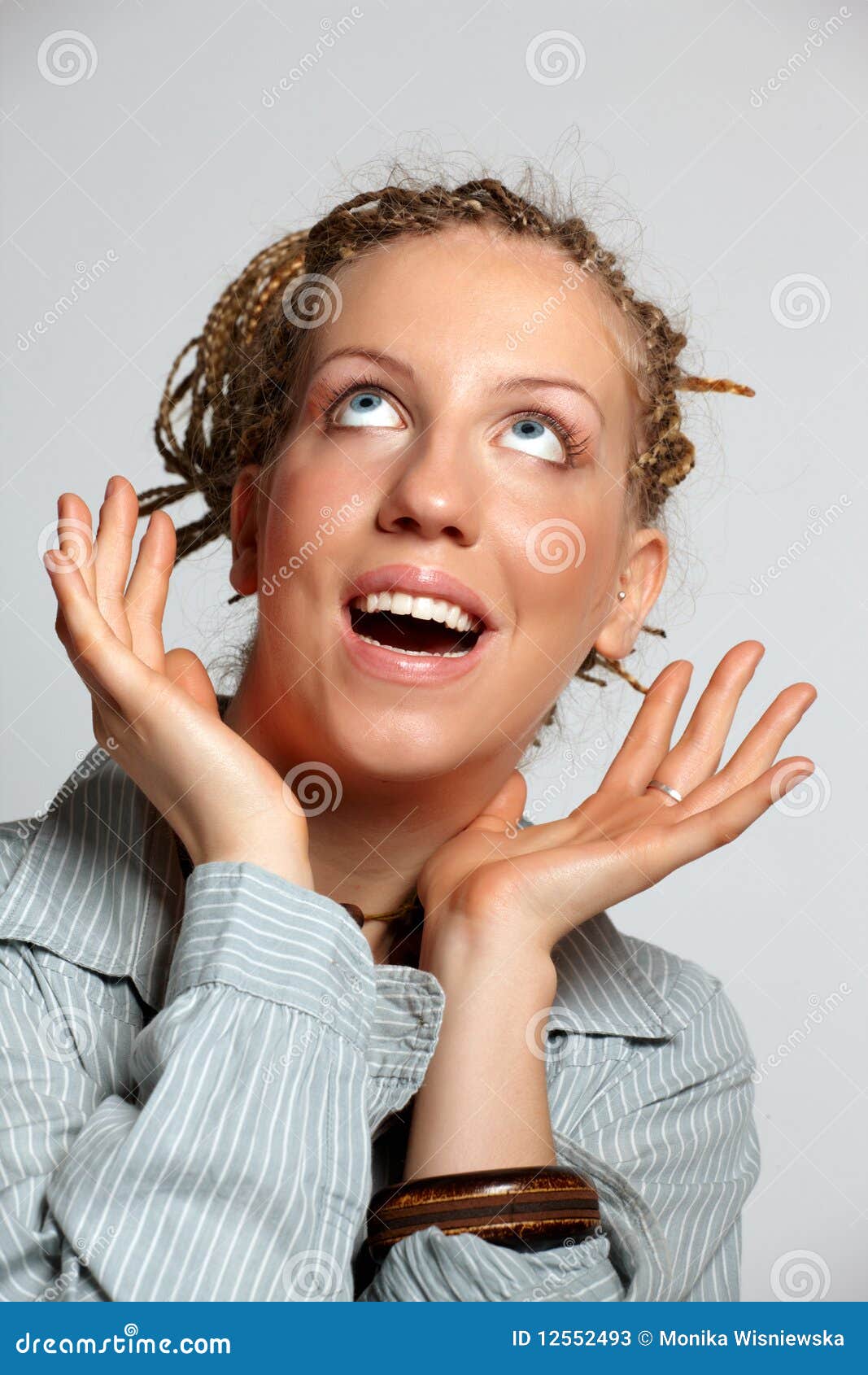 Mujer joven sorprendida imagen de archivo. Imagen de empresario - 12552493