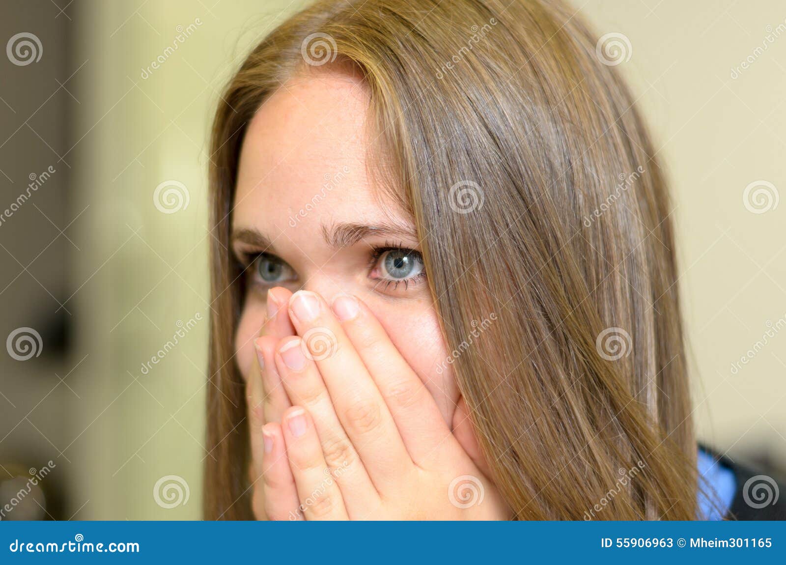 Mujer Joven Superada Con Emociones Imagen de archivo - Imagen de cara ...