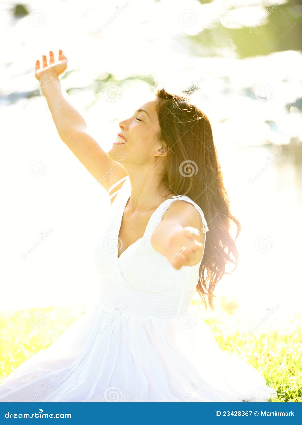 Mujer libre feliz imagen de archivo. Imagen de modelo - 23428367