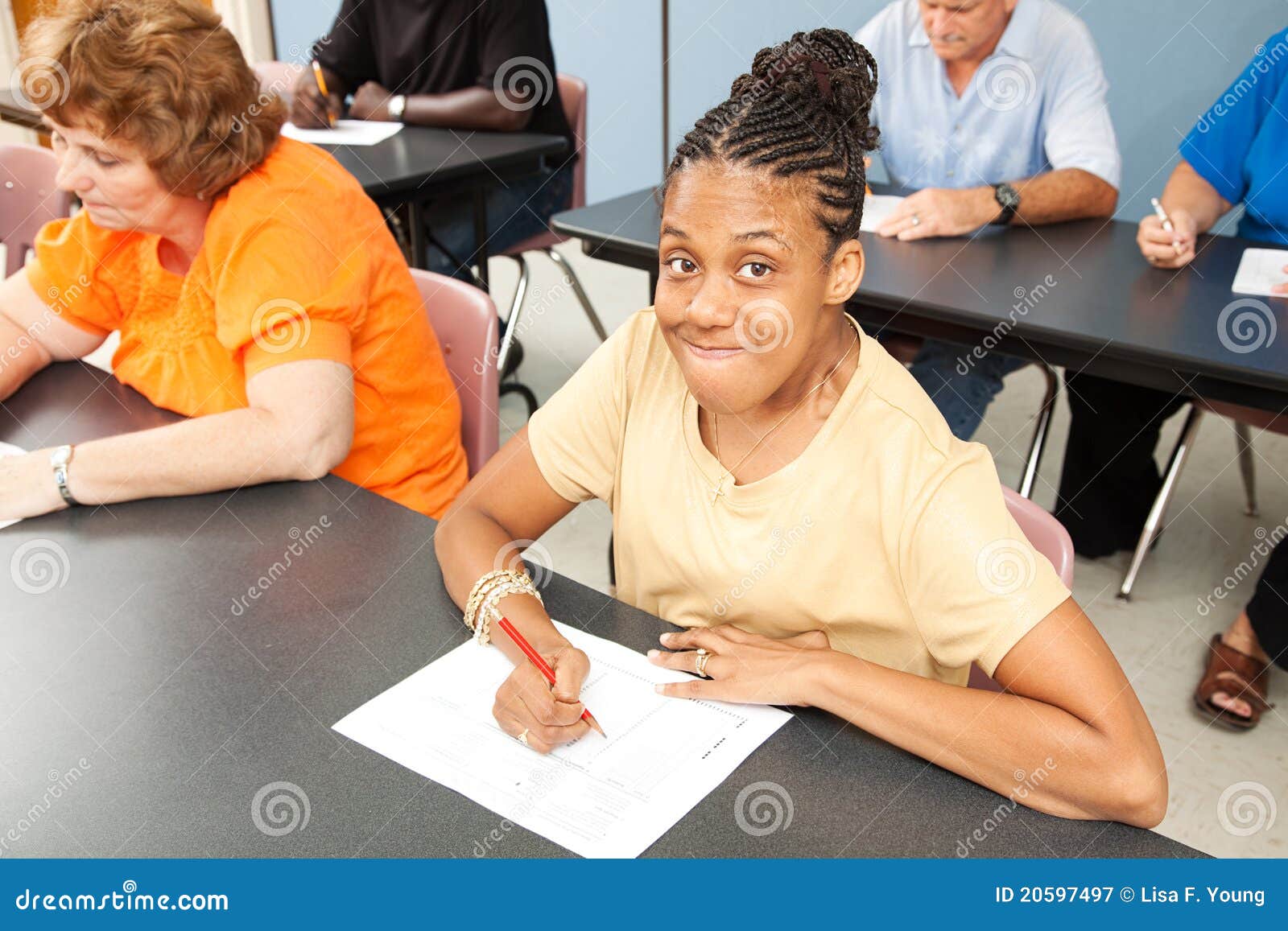 Mujer Lisiada Joven En Universidad Imagen de archivo - Imagen de ...