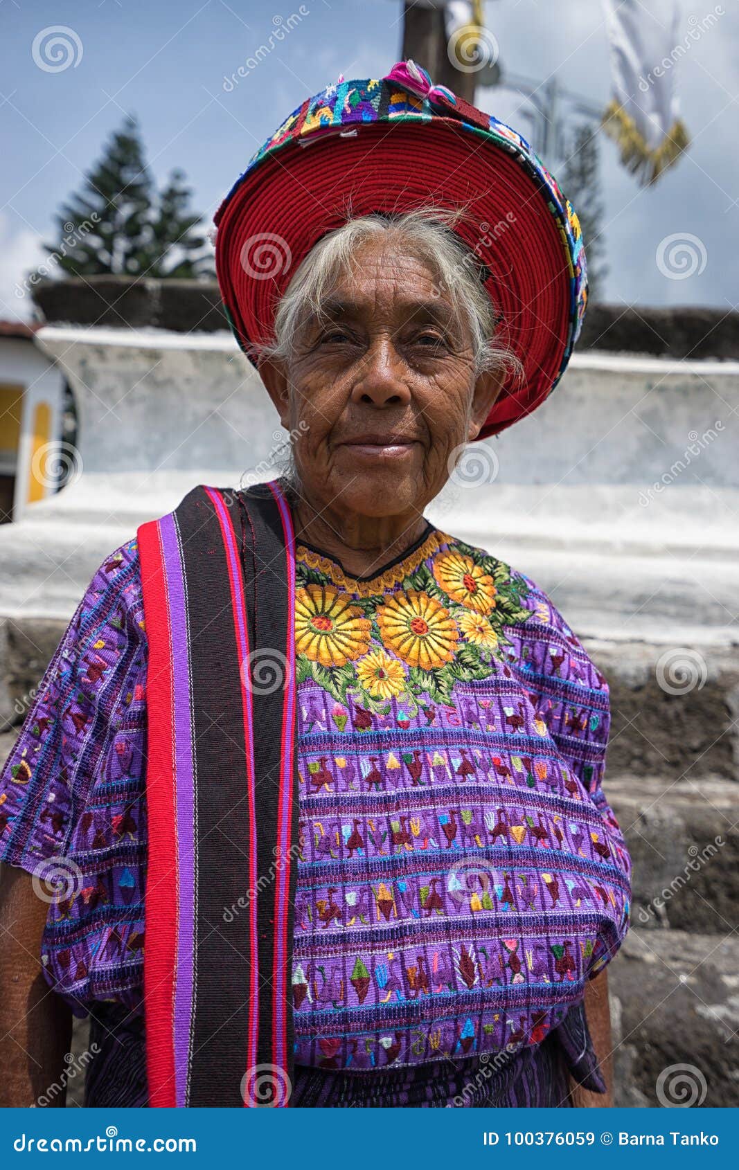 Mujer Maya En La Ropa Tradicional Guatemala Imagen de archivo editorial ...