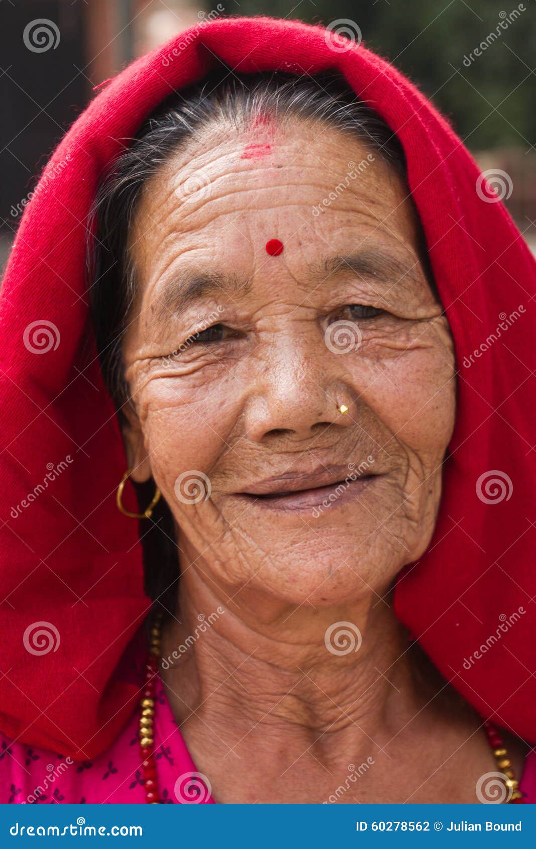 Mujer Mayor Del Nepali, Pokhara, Nepal Fotografía editorial - Imagen de ...
