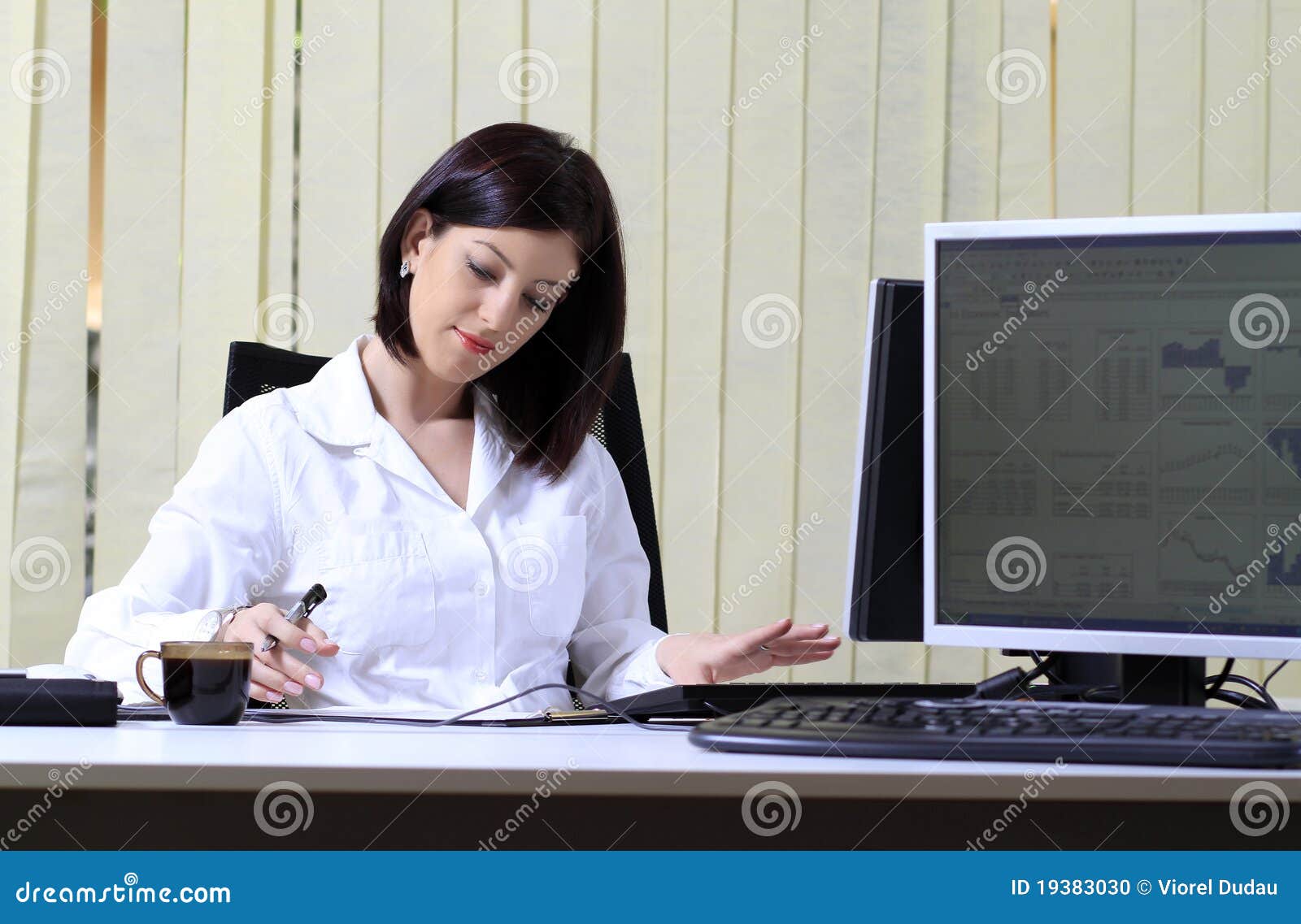 Mujer Ocupada De La Oficina Foto de archivo - Imagen de empresario ...