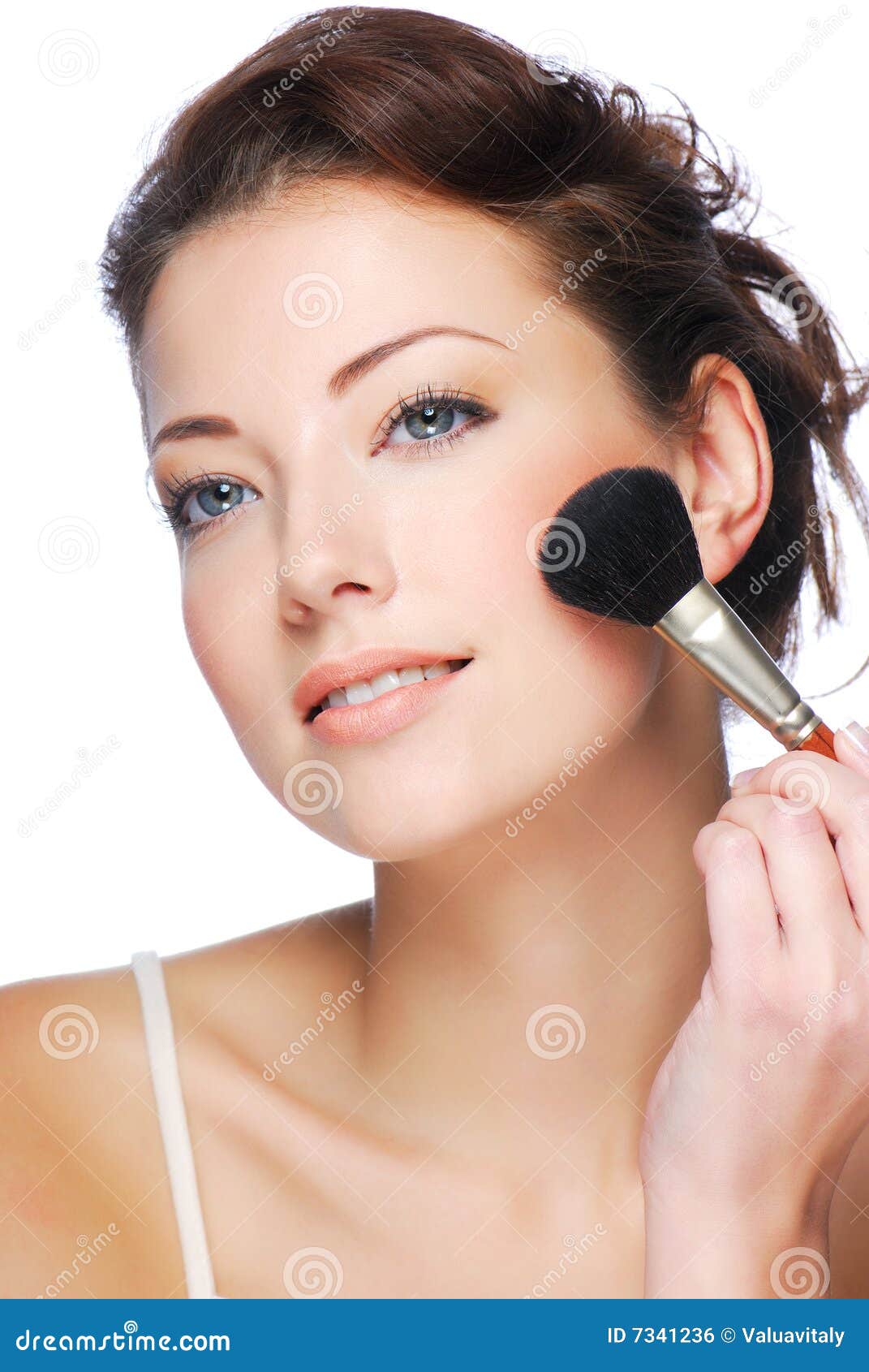 Mujer Que Aplica El Colorete Foto de archivo - Imagen de hermoso ...