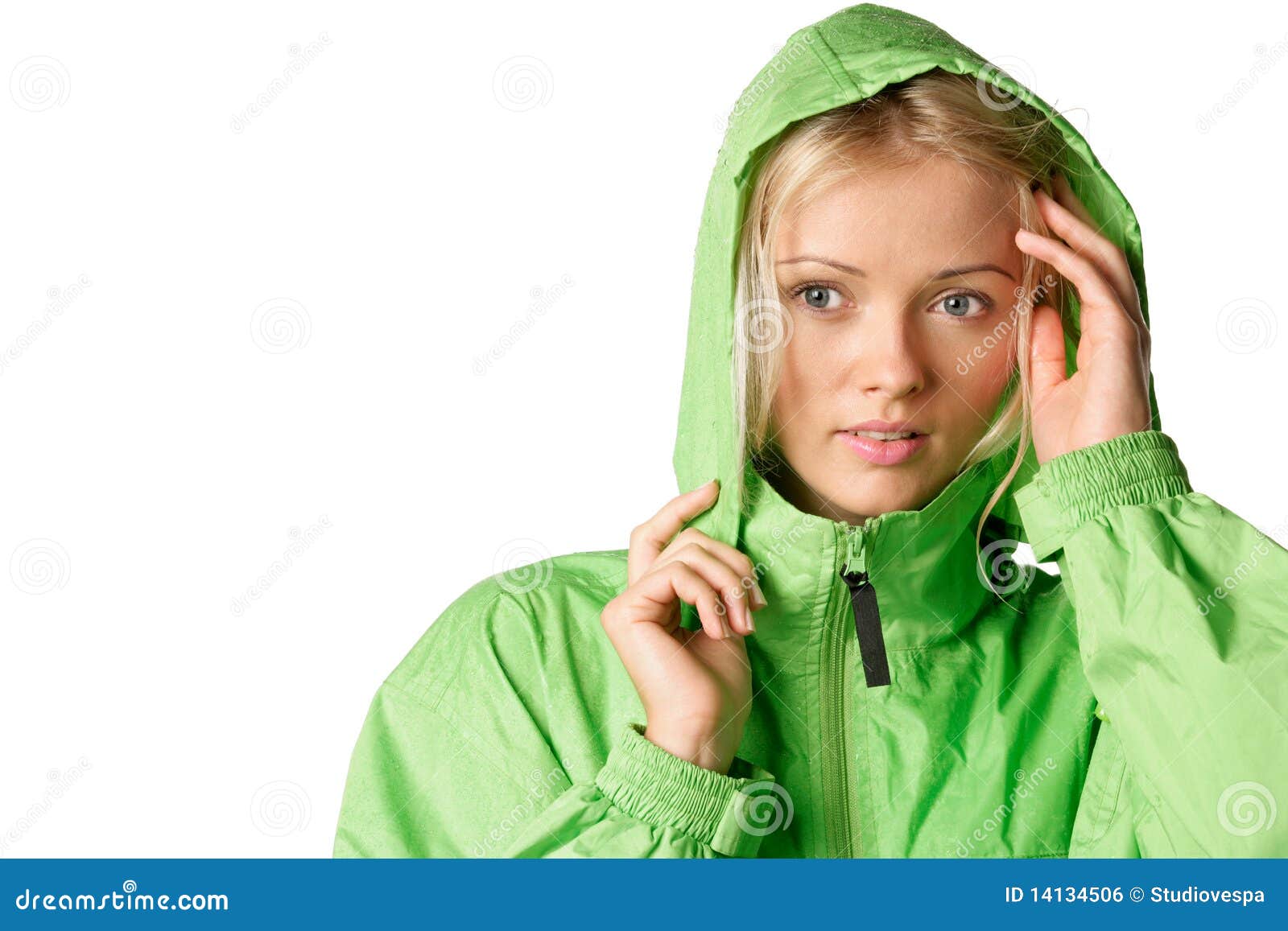 Mujer Que Desgasta El Impermeable Encapuchado Foto de archivo - Imagen ...