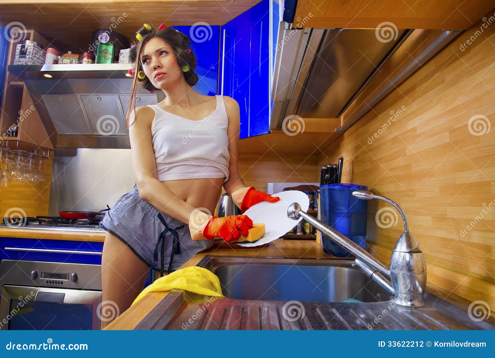 Mujer Que Goza Lavando Platos Foto de archivo - Imagen de doméstico ... Mujer Que Goza Lavando Platos Foto de archivo - Imagen de doméstico ...