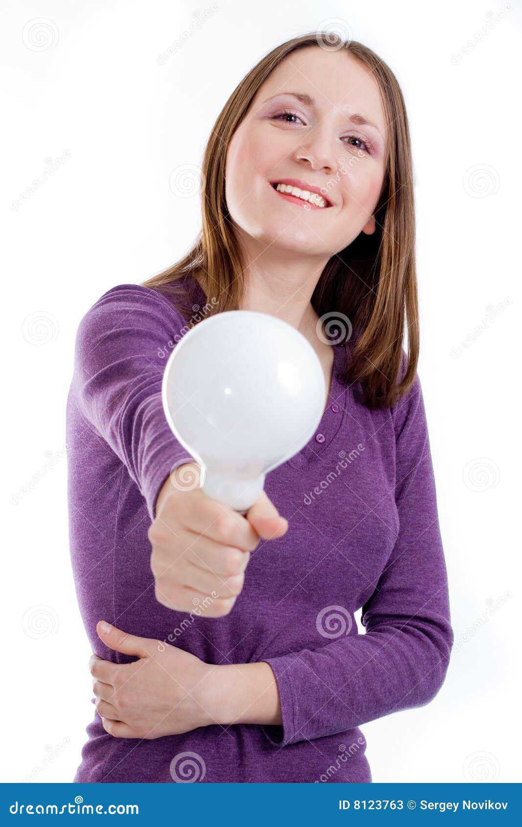 Mujer Que Ofrece El Bulbo Grande Imagen de archivo - Imagen de ...